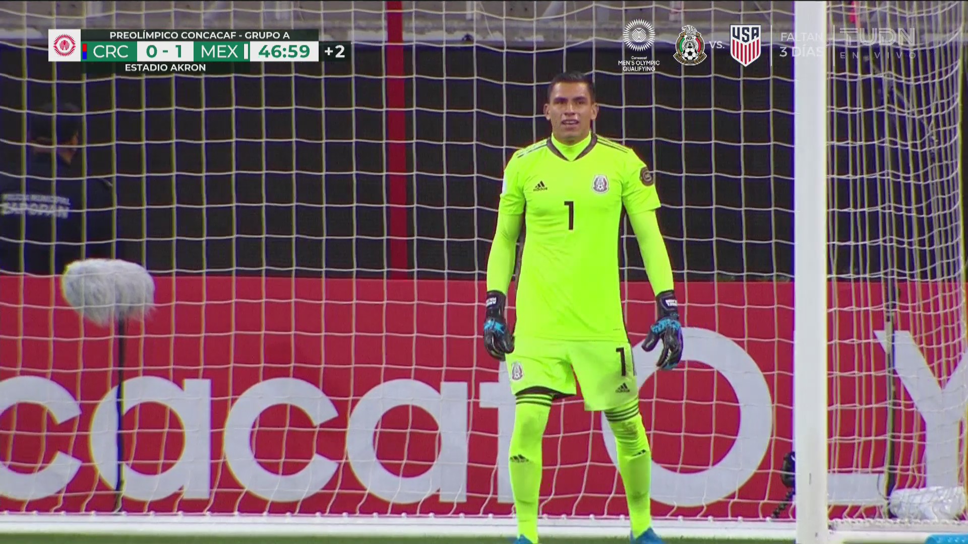 ¡Malagón se ensucia el uniforme! Desvía disparo de Marvin Loria ...