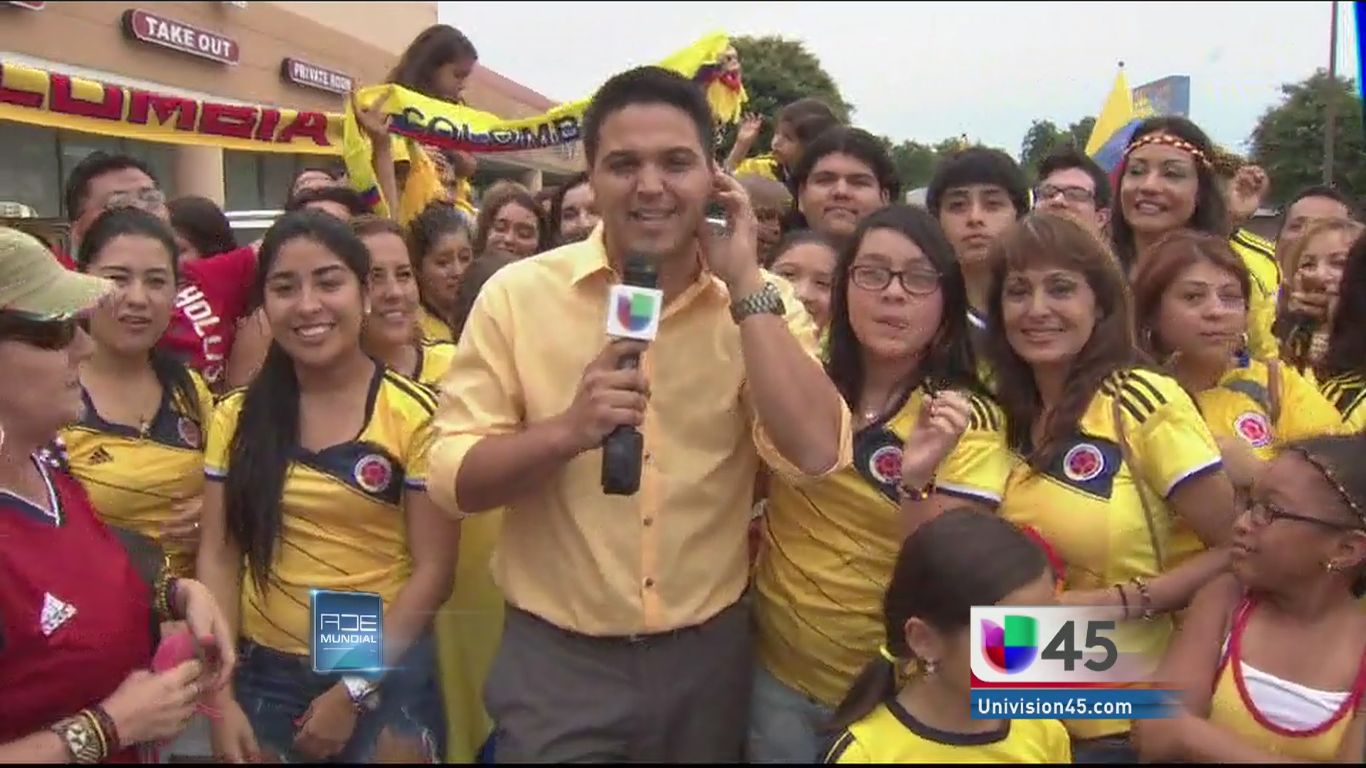 Fanaticada colombiana celebra su primer puesto | Video | Univision 45 ...