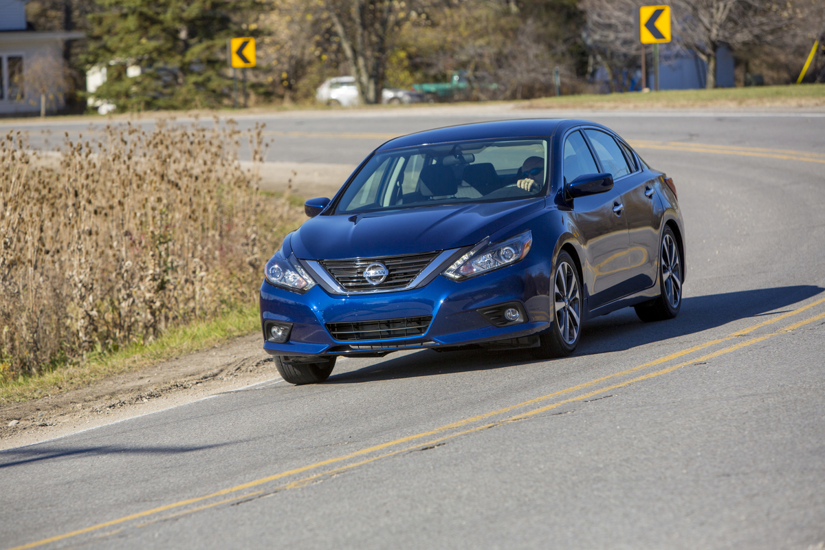 Probamos al nuevo Nissan Altima 2016 | A Bordo | Univision