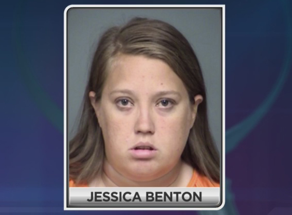 Arrestan en Texas a una asistente de maestra por asalto sexual a un ...