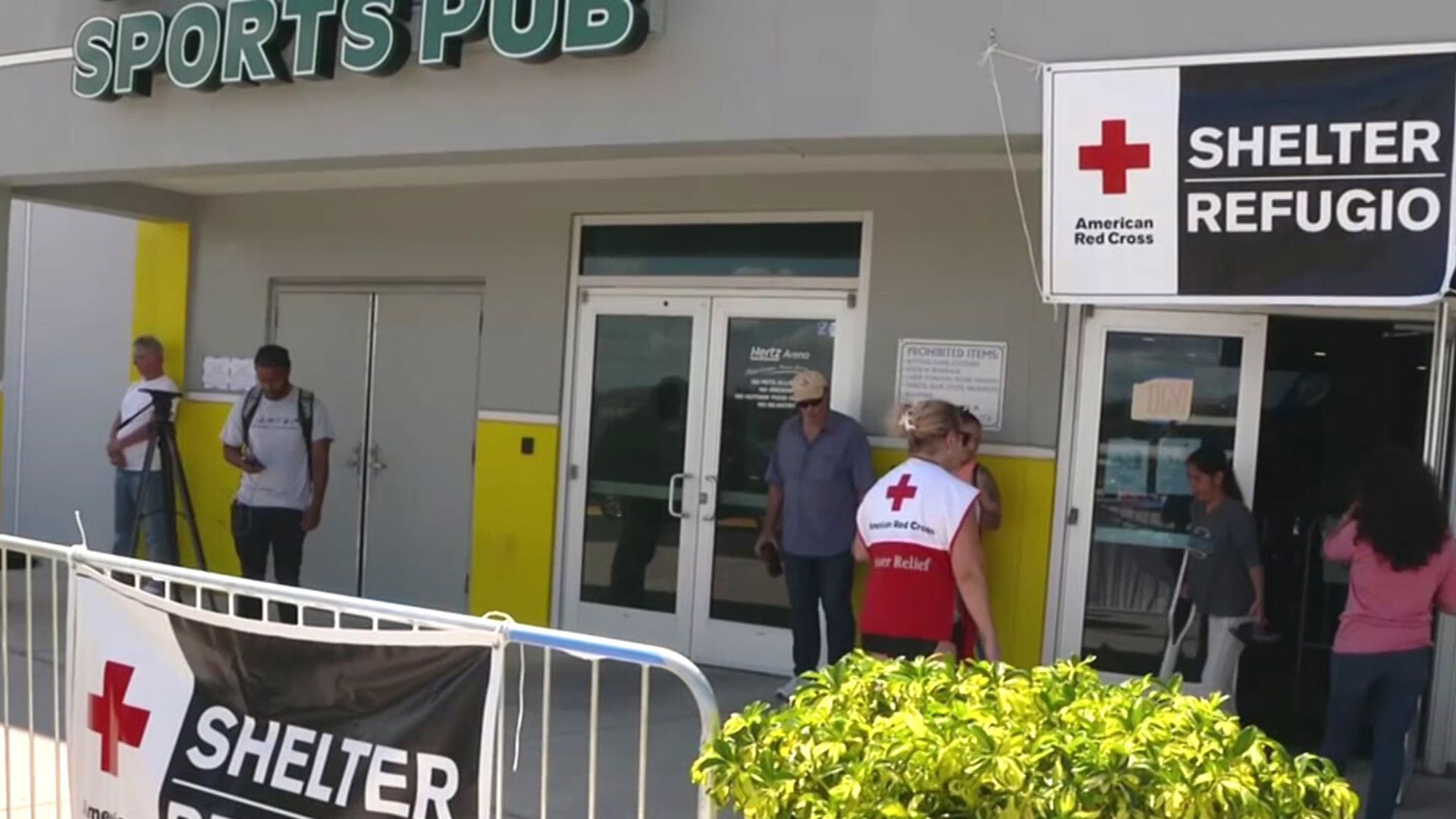 Albergues de la Cruz Roja reciben a familias afectadas por el huracán ...