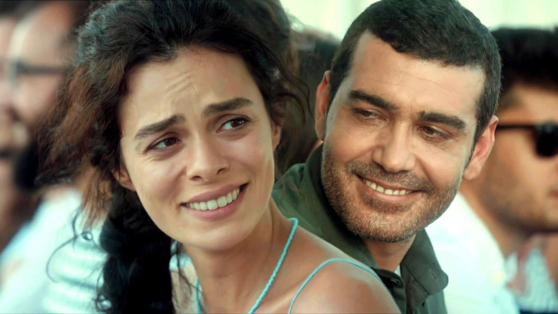 Bahar les contó a sus hijos cómo Sarp y ella se enamoraron | Novelas Mujer | Univision