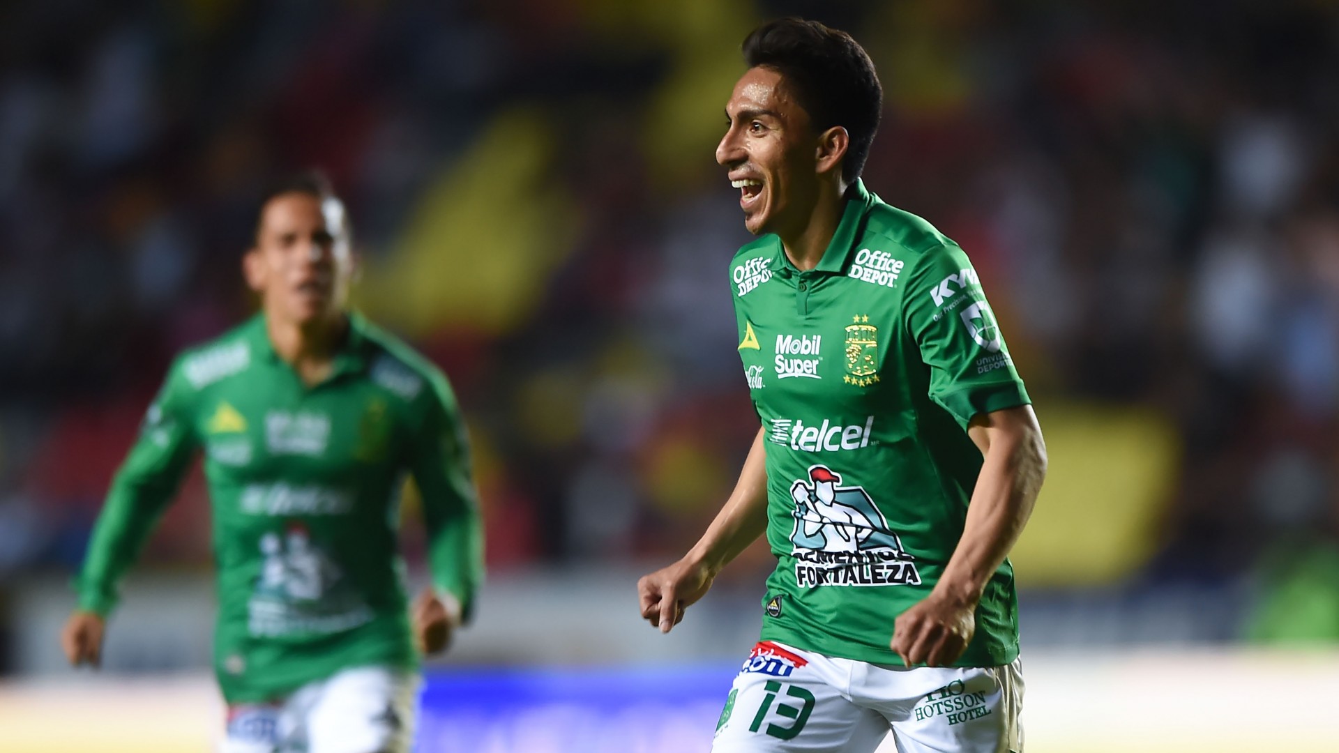 Gol Ángel Mena (Monarcas 2-3 León) | Deportes Más Deportes | TUDN Univision