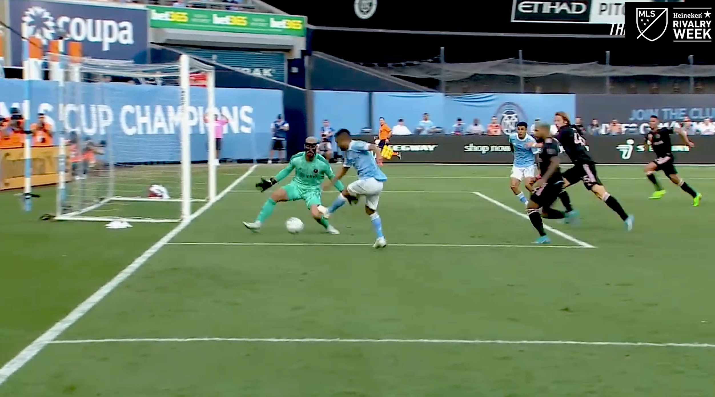 Maxi Morález vence al portero entre las piernas y NYCFC abre el ...