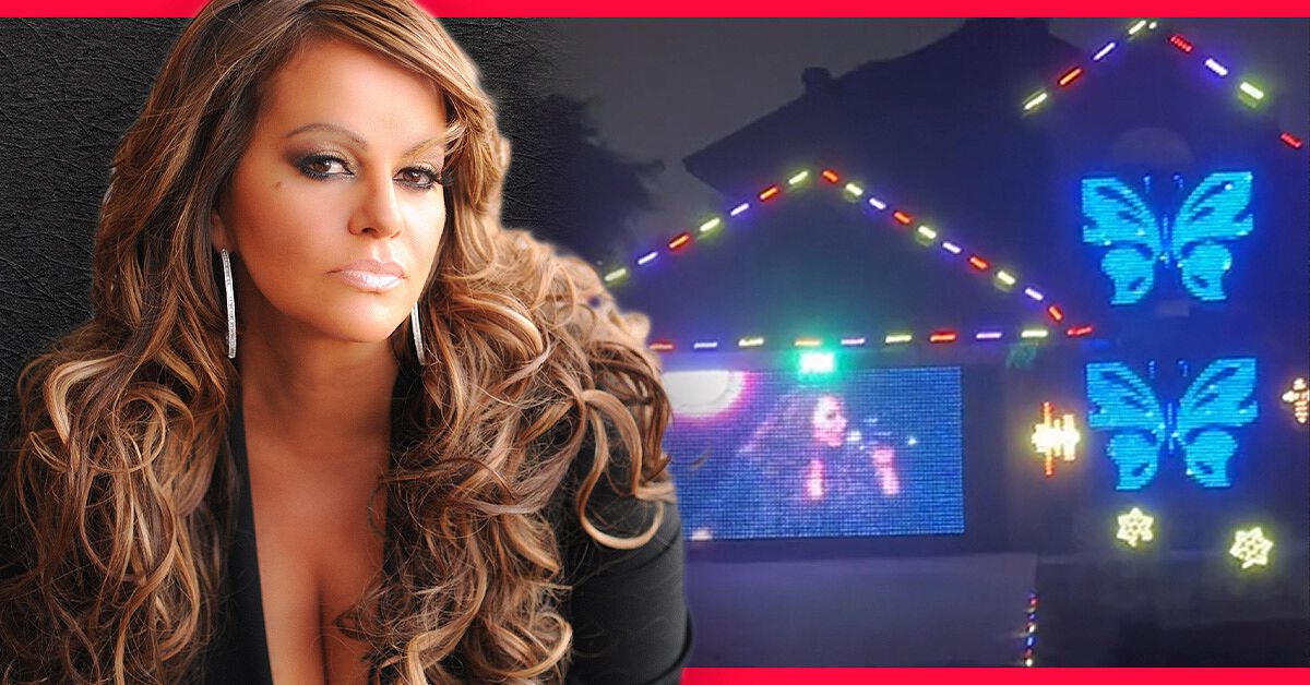Jenni Rivera aparece como la estrella en la decoración navideña de una ...
