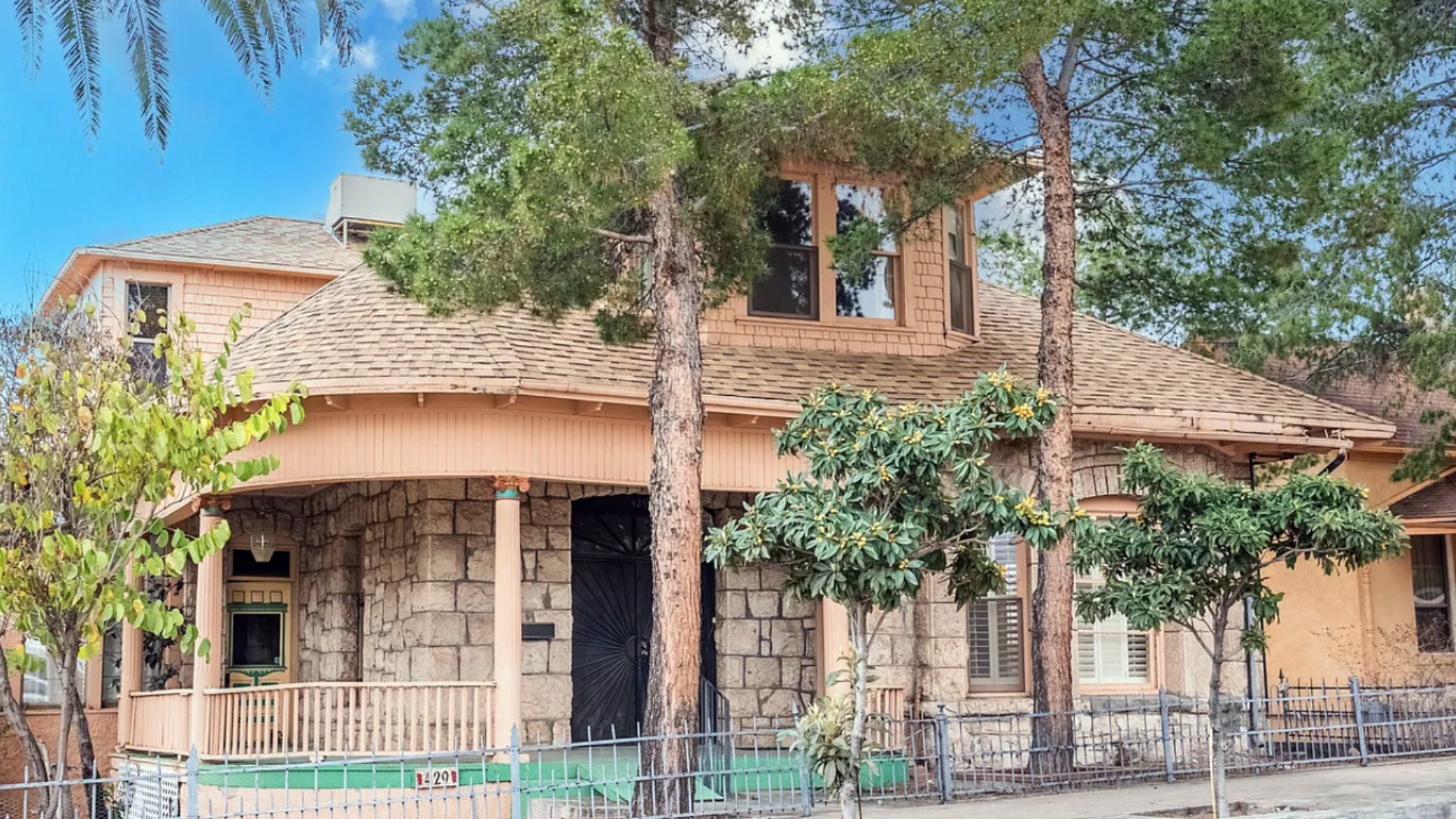 Familia de exgobernador Raul Castro demanda a la Universidad de Arizona ...