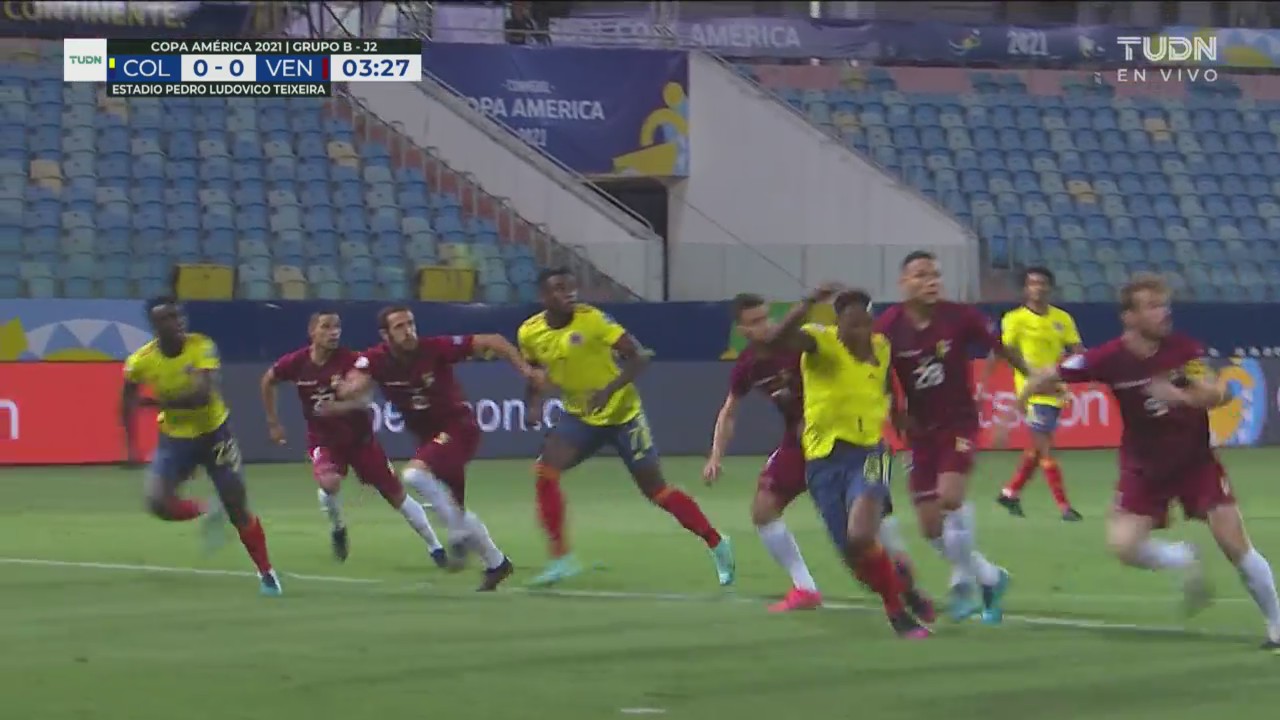 ¡Interviene el VAR! Colombia pide penalti por posible falta sobre Mina ...