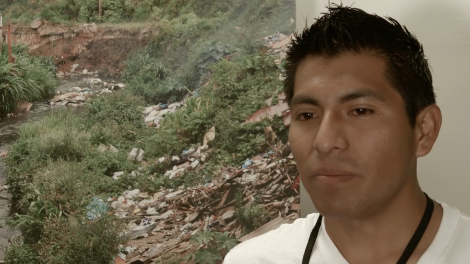 El líder comunitario René Delgado ha tenido que batallar contra el ...