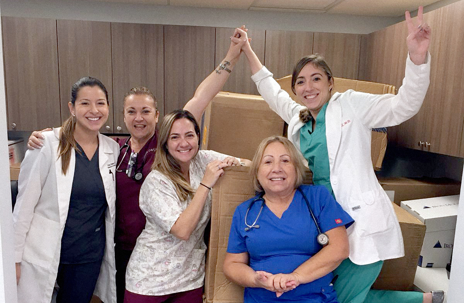 Así abastecen dos médicas desde Miami a los hospitales en Puerto Rico ...