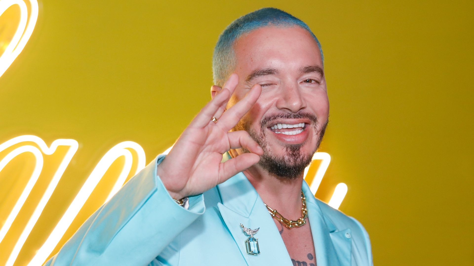 J Balvin tendrá su propia escultura en Medellín, Colombia, y tienes que ...