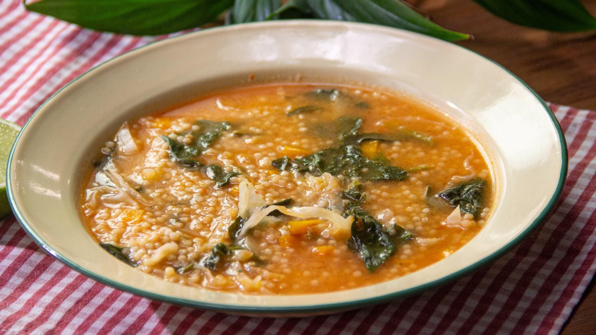 Sopa de munición con col y espinaca: la sopa más económica y completa ...