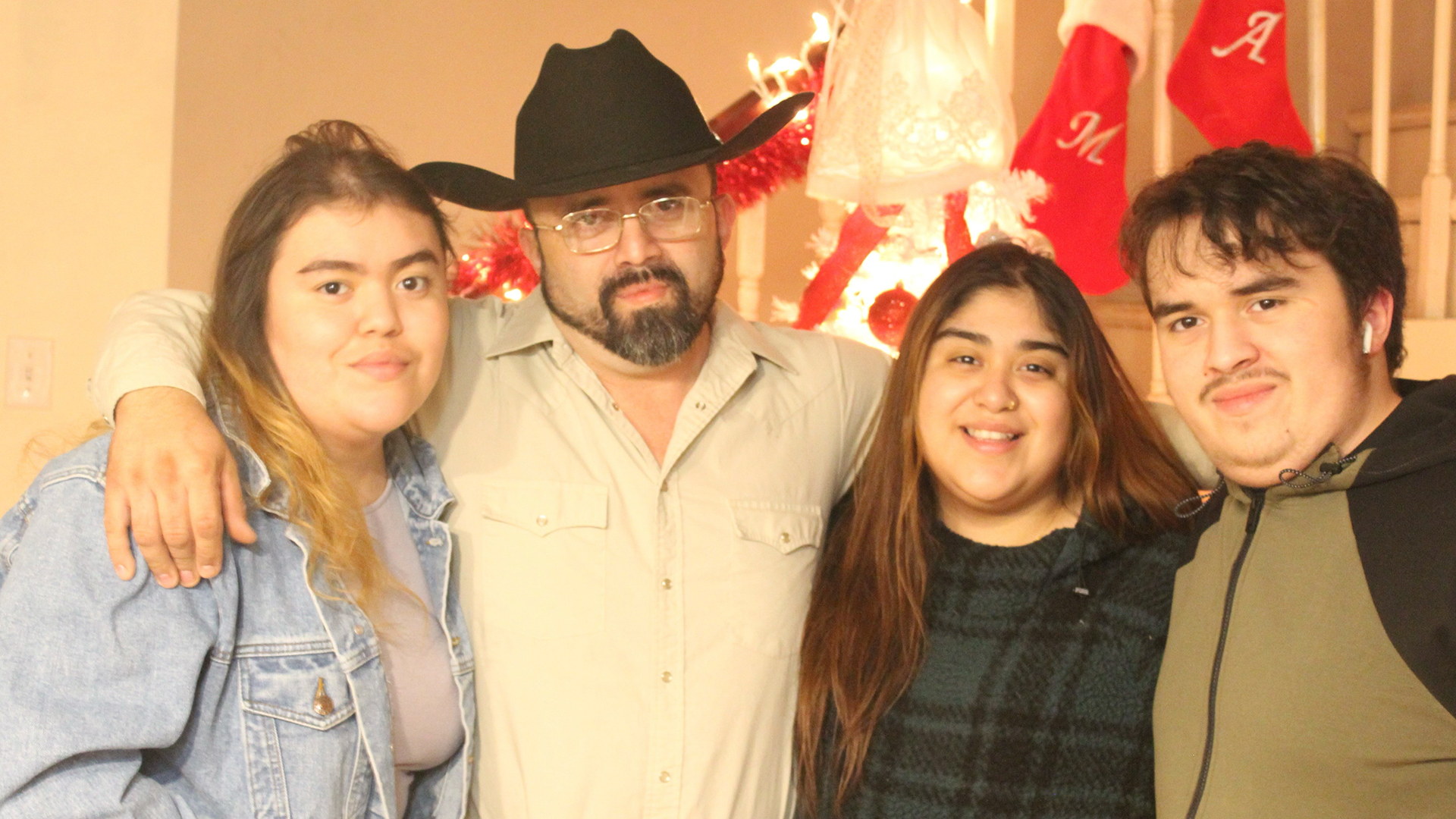 Familia llora la muerte de Javier Leyva padre hispano que se detuvo a ...