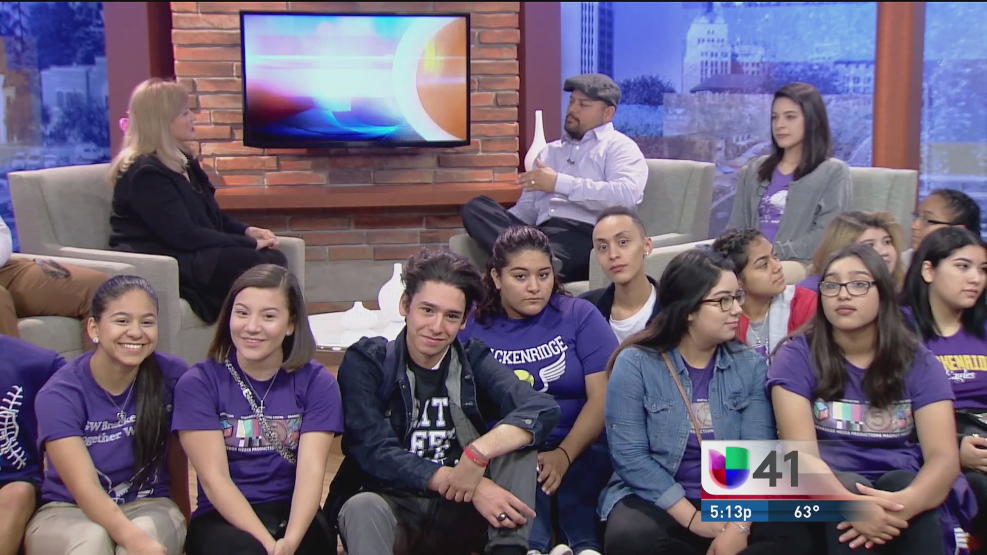 Estudiantes visitan el foro de Univision 41 | Video | Univision 41 San ...