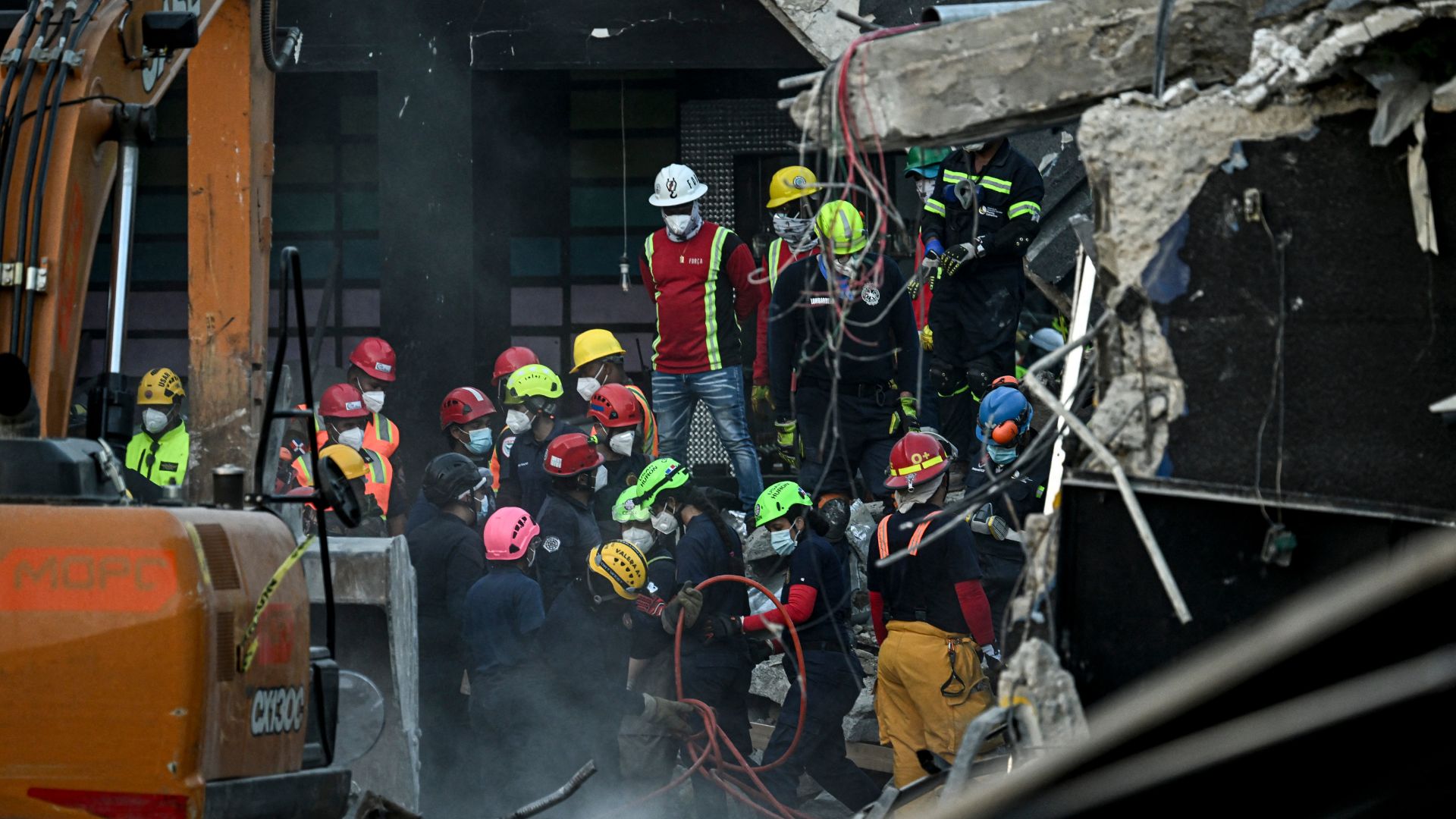 Continúa la búsqueda de desaparecidos entre escombros de la discoteca ...