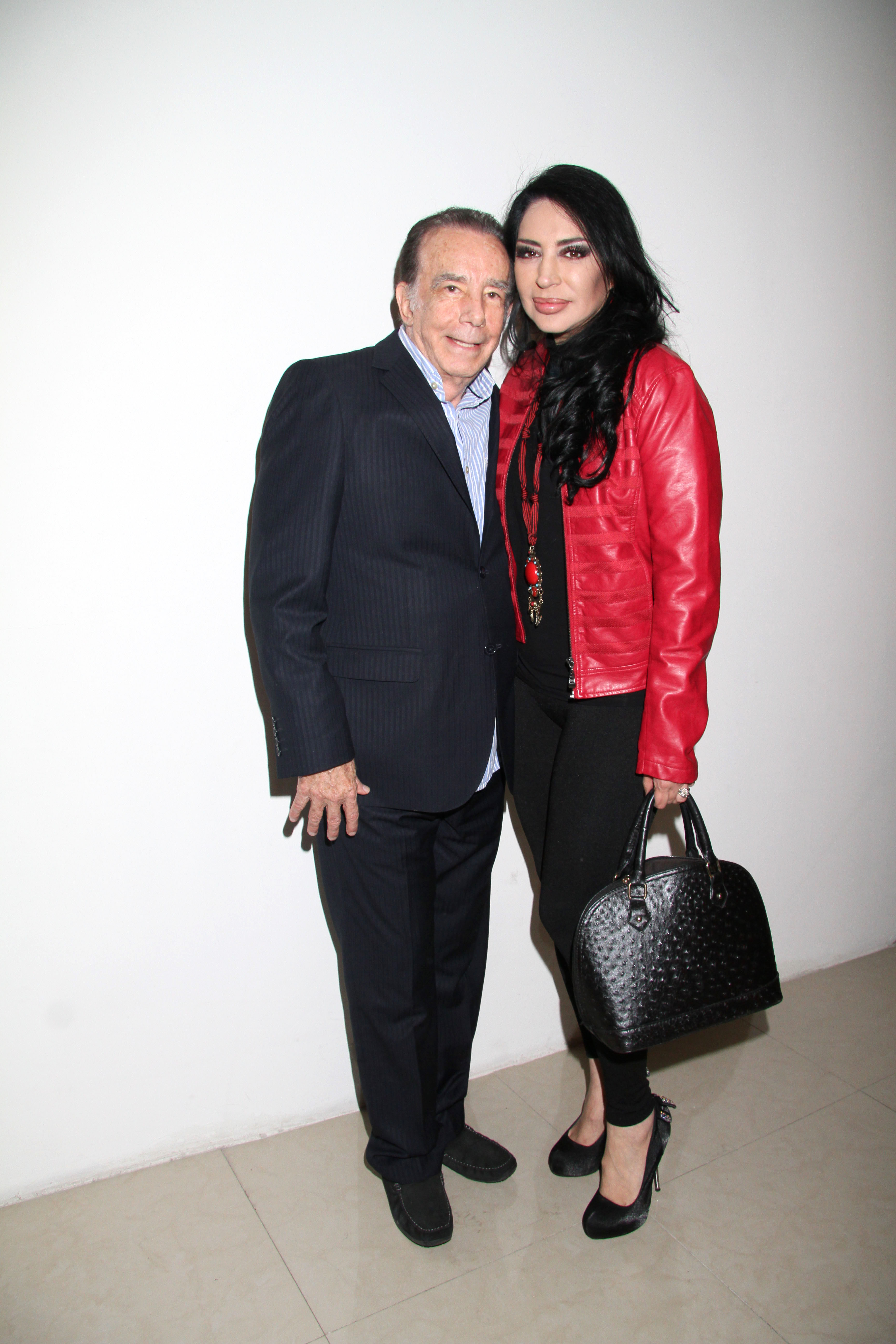 Mauricio Herrera y su esposa Luhana Gardi confirman que tienen coronavirus | Las Estrellas Home ...