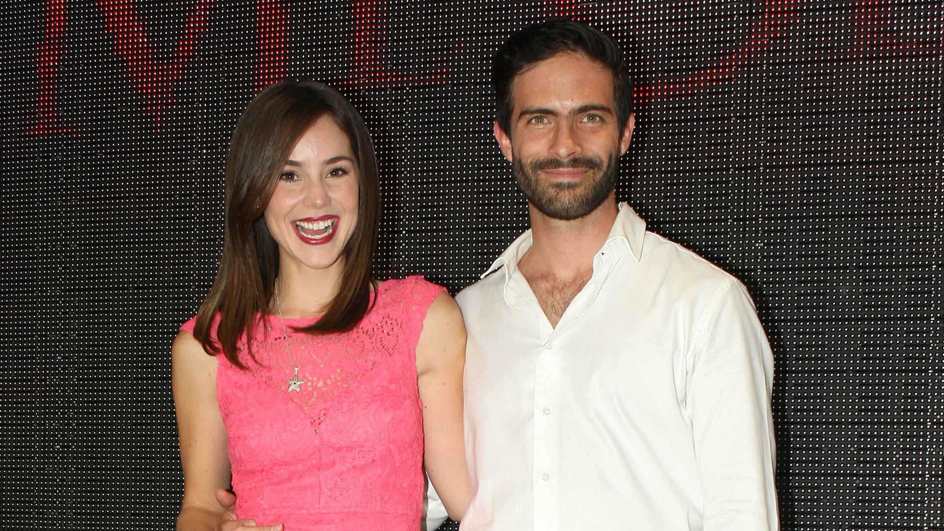 ¡Cómo han sufrido! Camila Sodi y Osvaldo Benavides presentan su ...