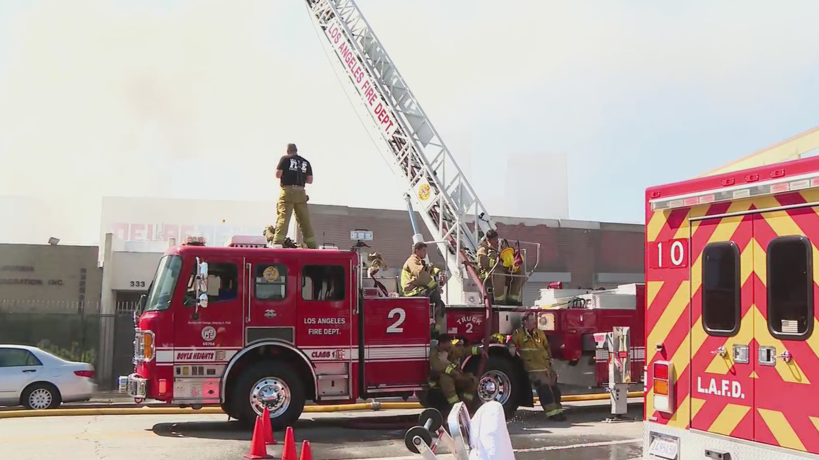 Incendio en edificio comercial en el centro de Los Ángeles, entre San ...
