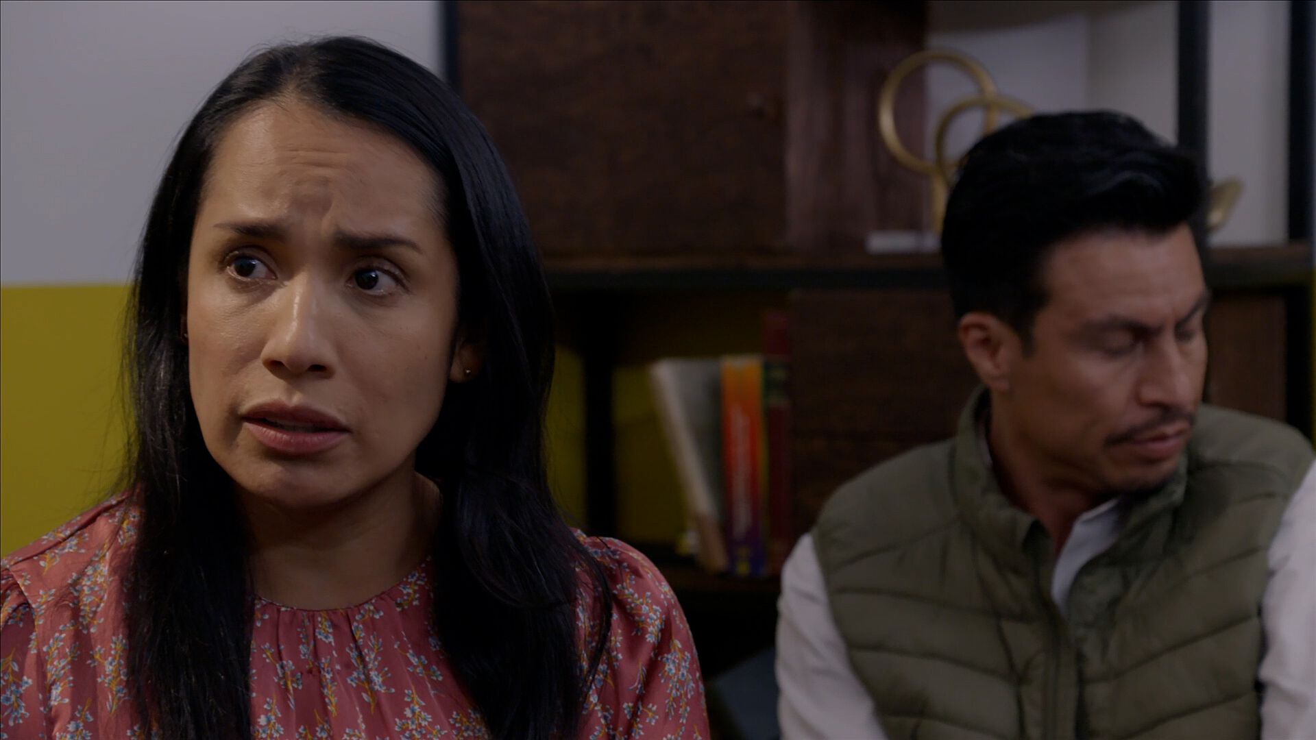 La Rosa de Guadalupe: Lourdes recibe orientación sobre las aplicaciones que ofrecen préstamos al ...