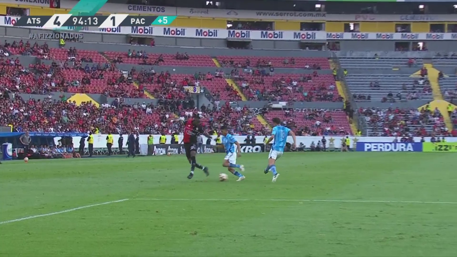 ¡Está inspirado! Julián Quiñones hace doble túnel y de taquito | TUDN ...