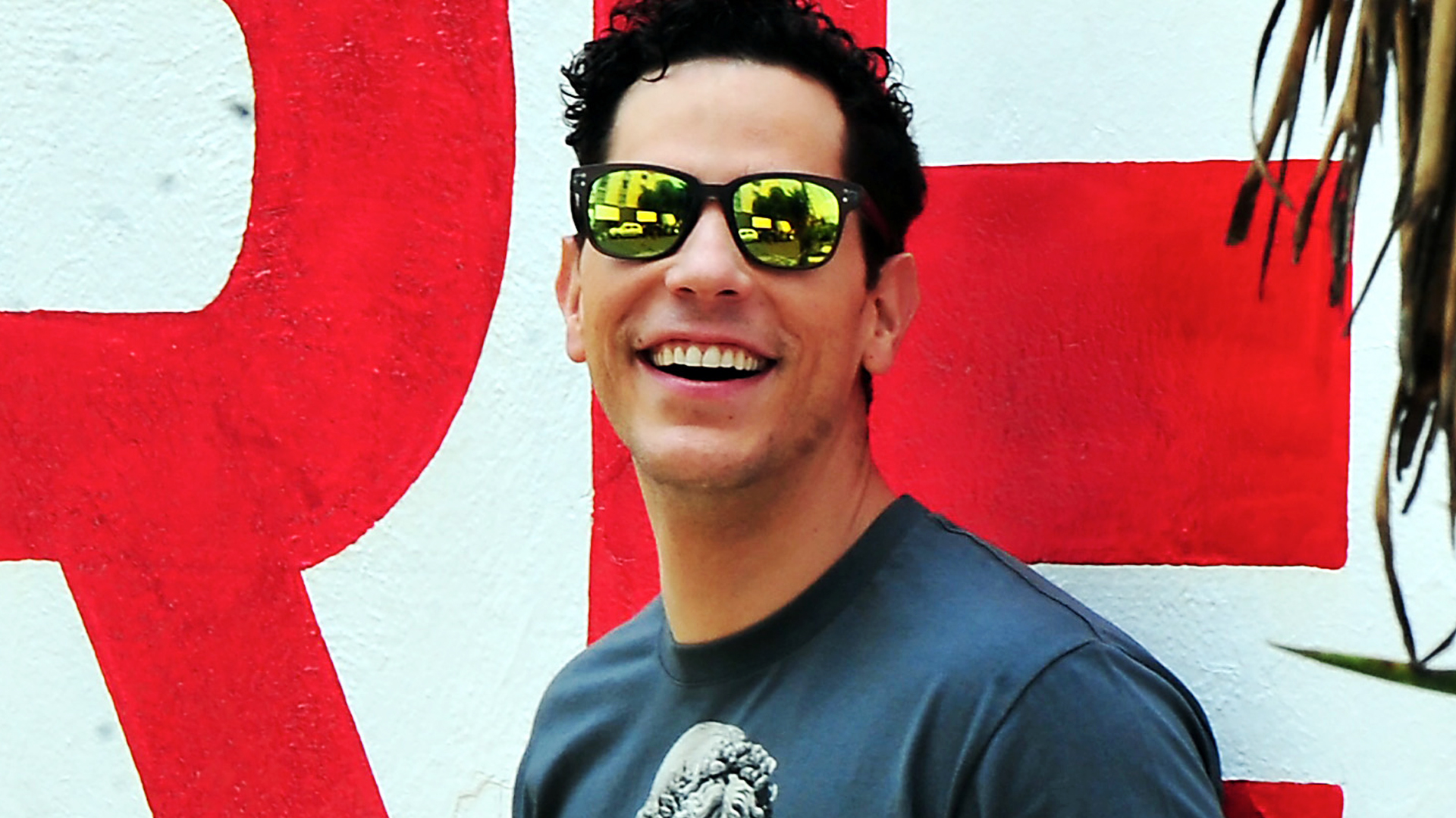 Christian Chávez recibió un regalo muy especial (que lo simboliza) para ...