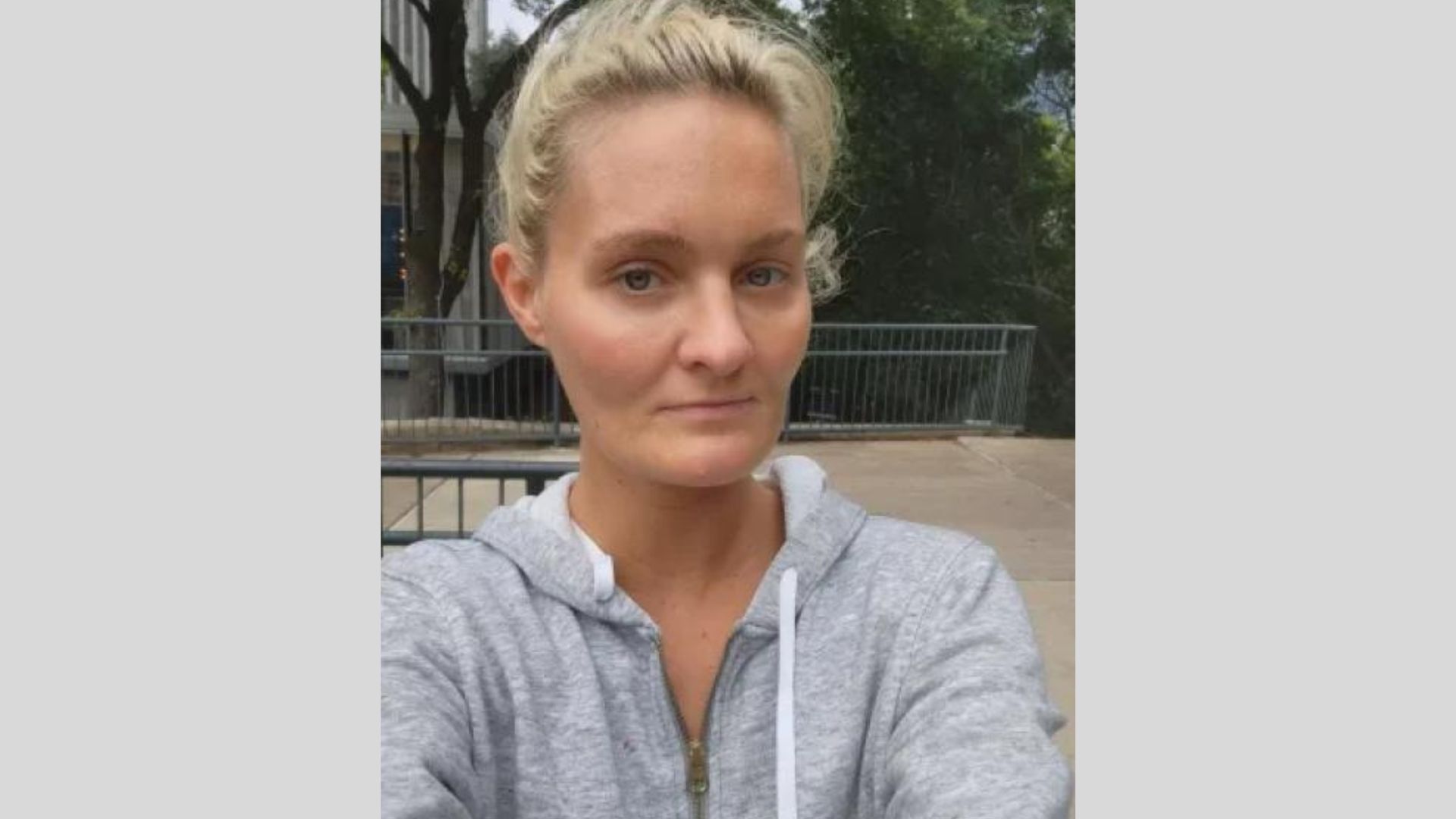 Se va de fiesta con su gemela, pero no recuerda cómo se separaron ...