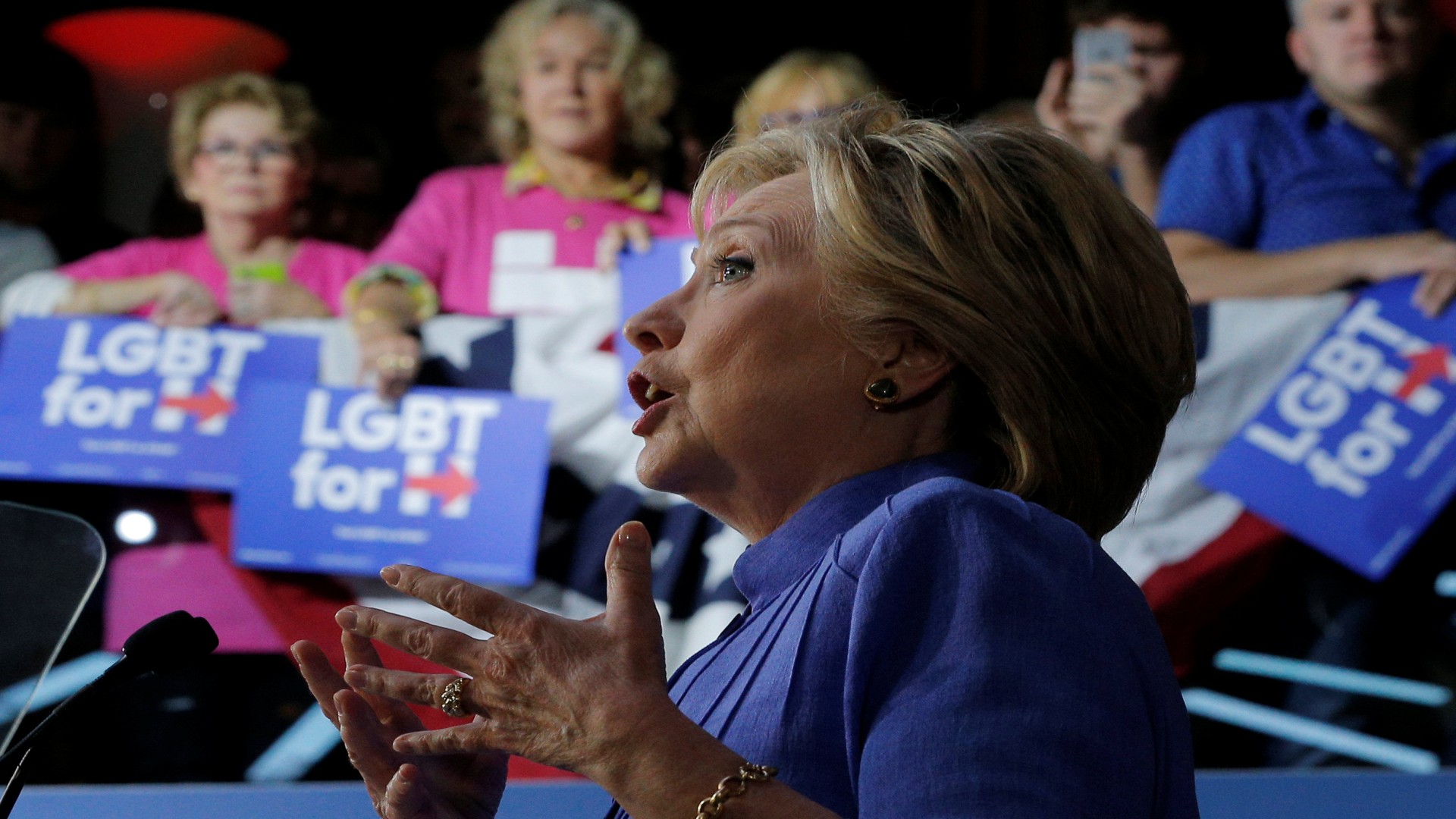 Hillary Clinton hace campaña en un bar gay del sur de Florida ...