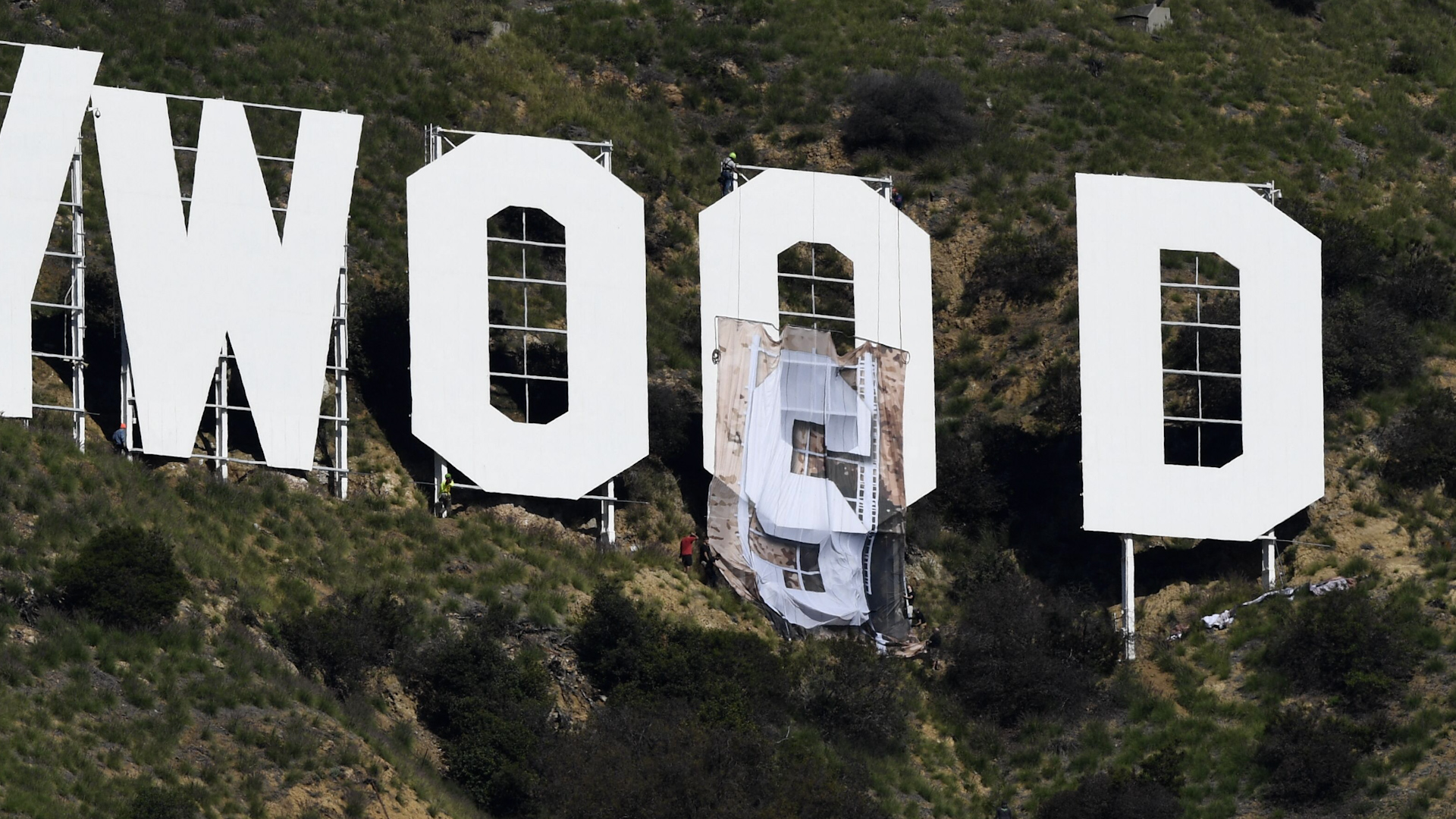 Hollywood sustituye su icónico letrero por uno que dice 'Rams House ...