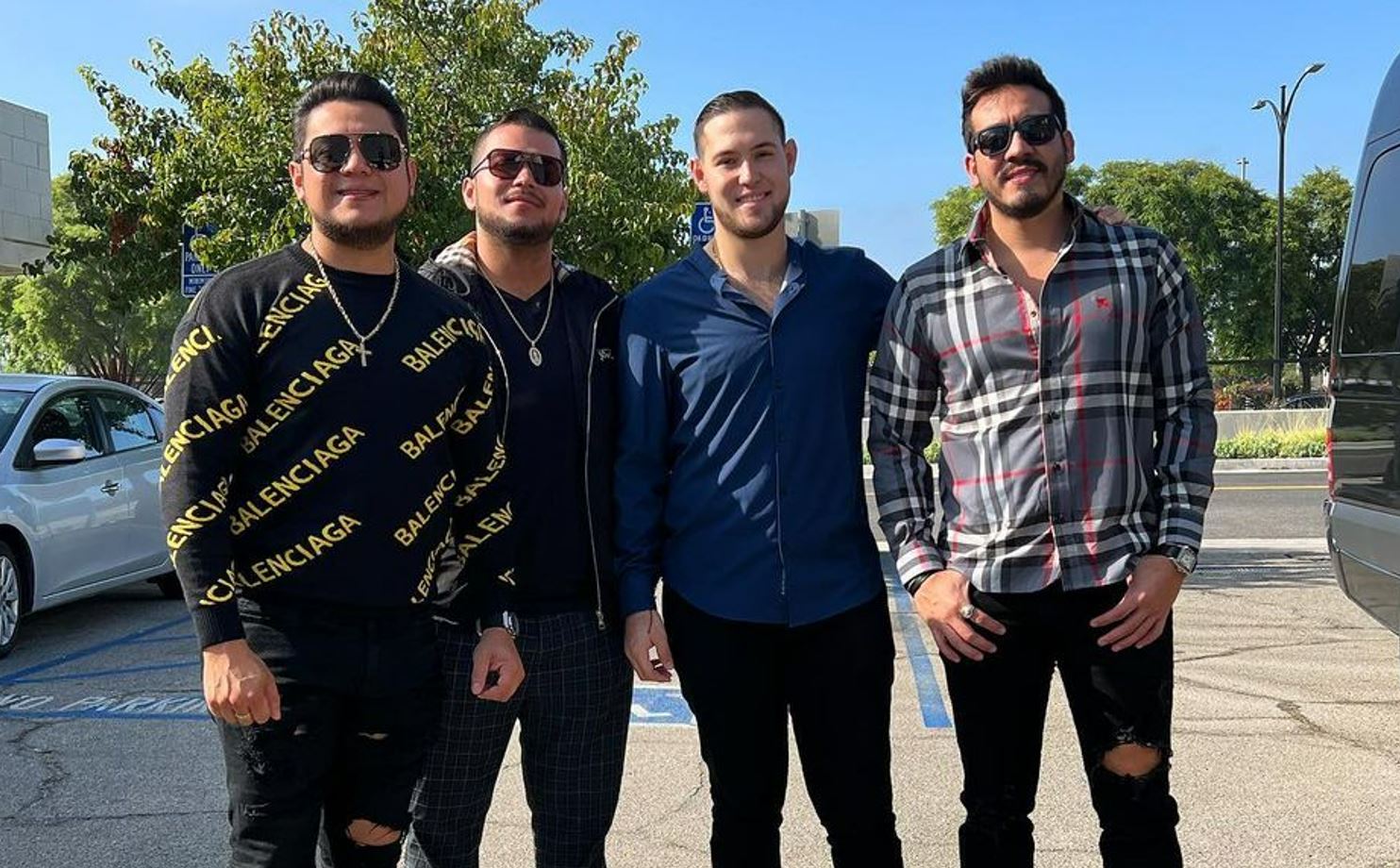 Calibre 50 se echan palomazo de 'El Disgusto' en pleno viaje por auto ...