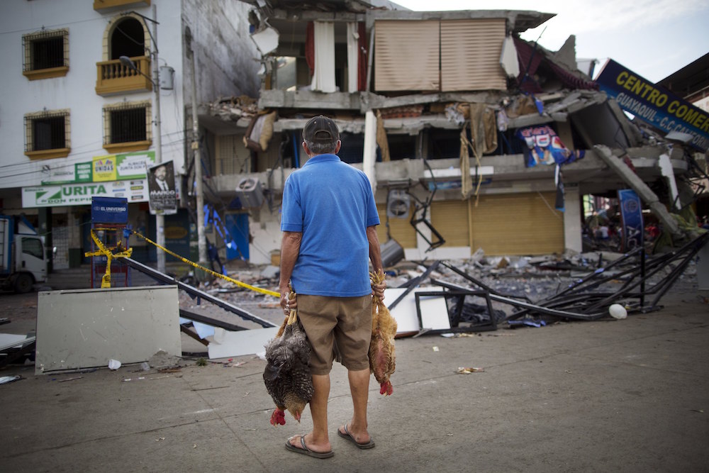 Escasez de alimentos y agua castiga a los sobrevivientes del terremoto ...