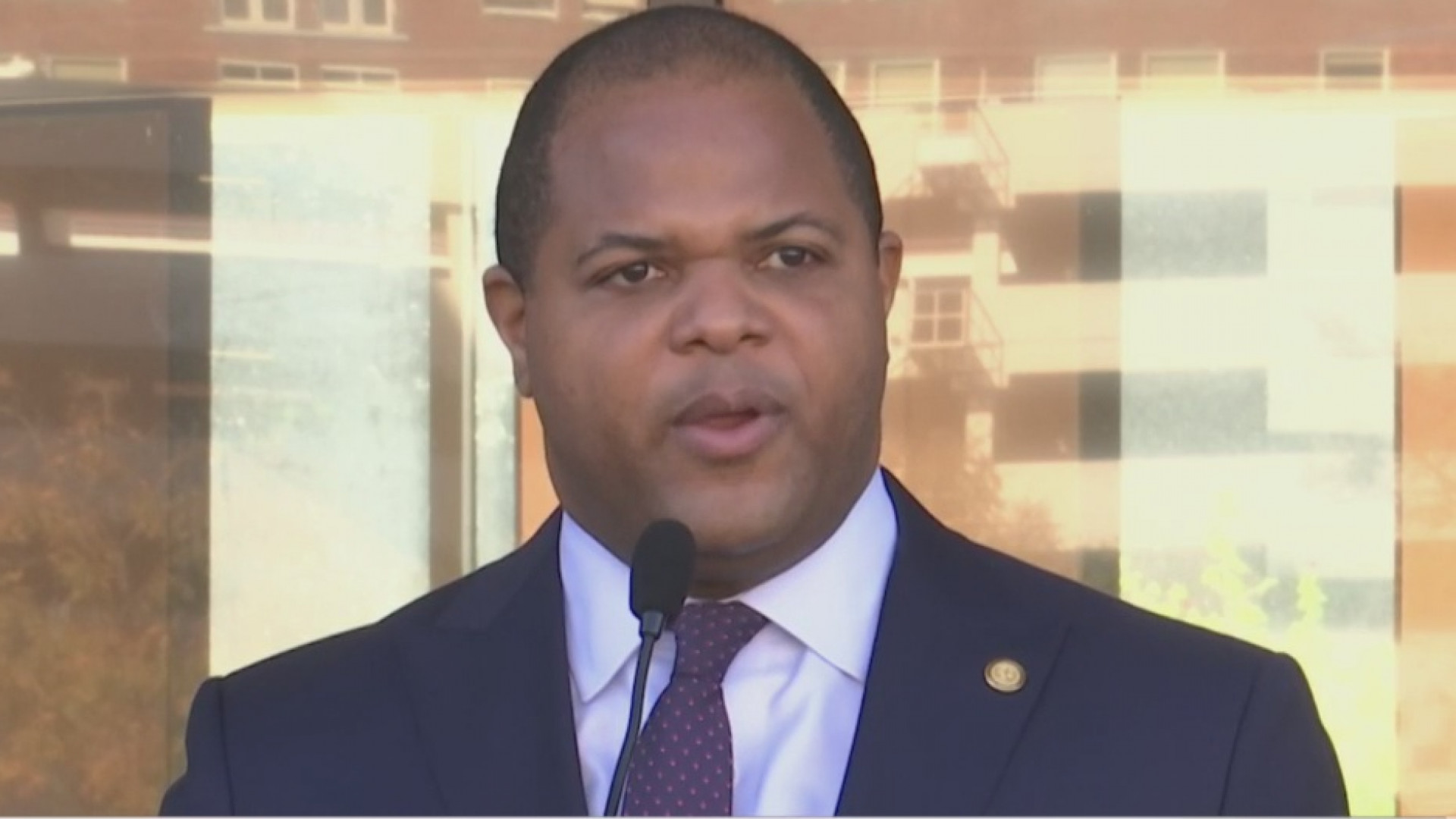 Alcalde de Dallas se reúne con el gobernador para discutir sobre el ...