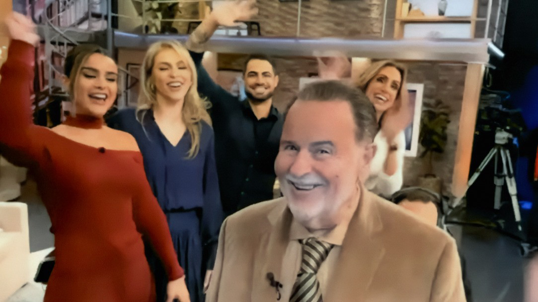 Lo qué pasa detrás de cámaras de El Gordo y La Flaca | Shows El Gordo y La Flaca | Univision