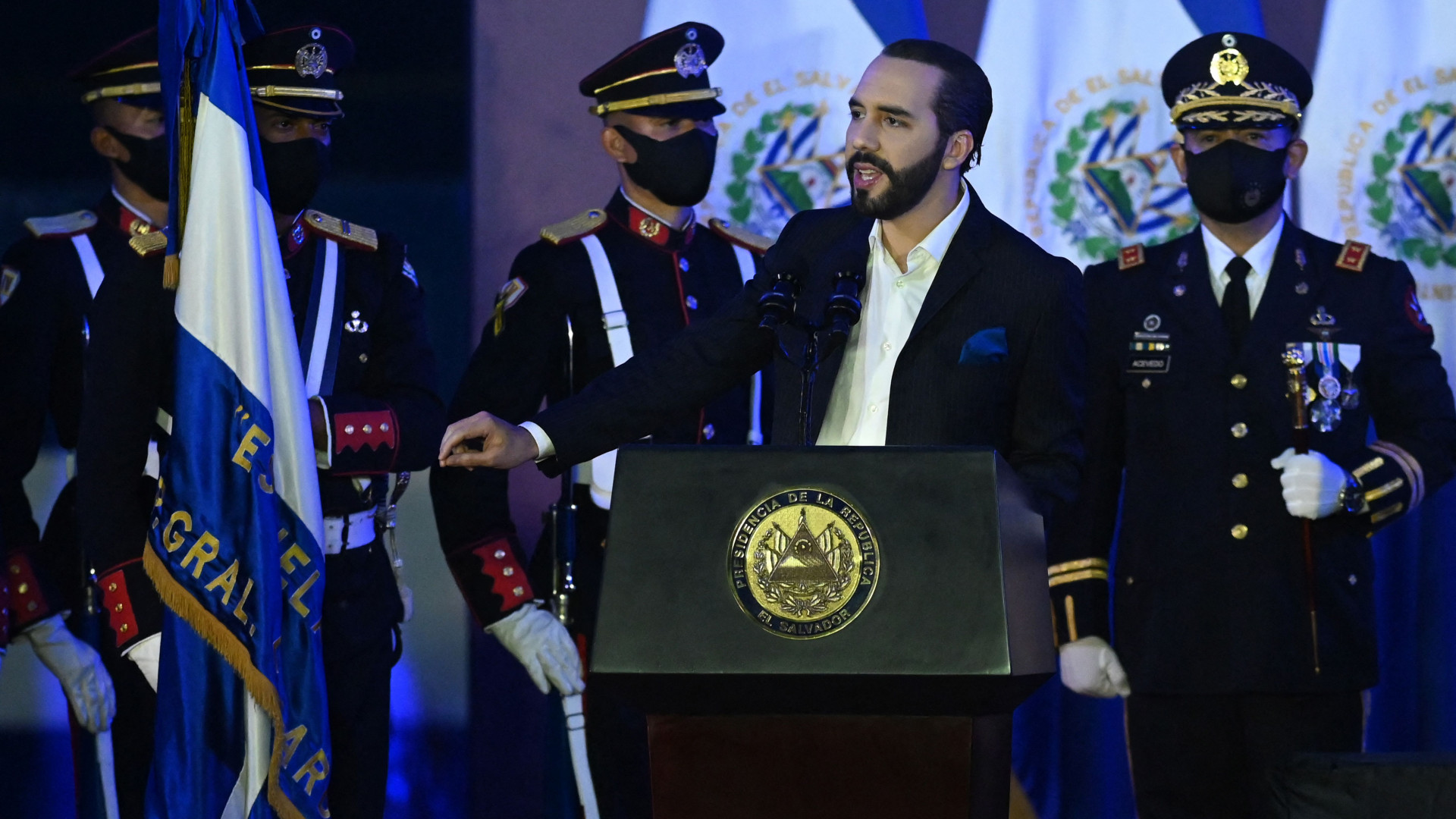 Nayib Bukele goza de buena popularidad entre los salvadoreños que viven ...