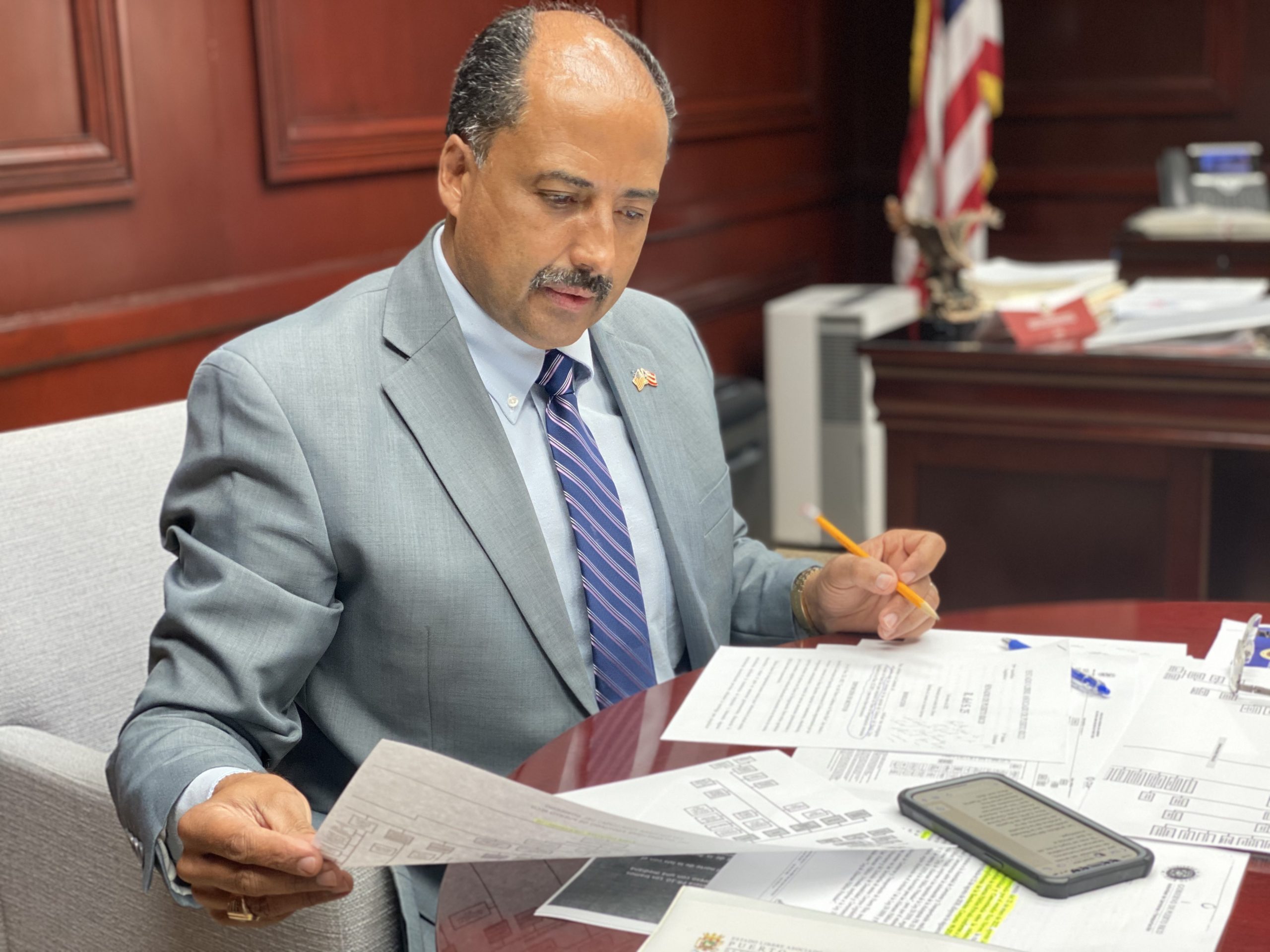 Senado evaluará efectividad de los departamentos sombrilla. | Univision ...