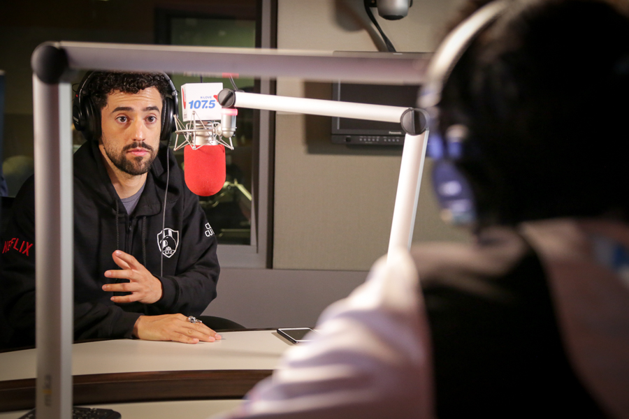 Luis Gerardo Méndez presenta "Hotel Good Luck" en Los Ángeles | Estilo ...
