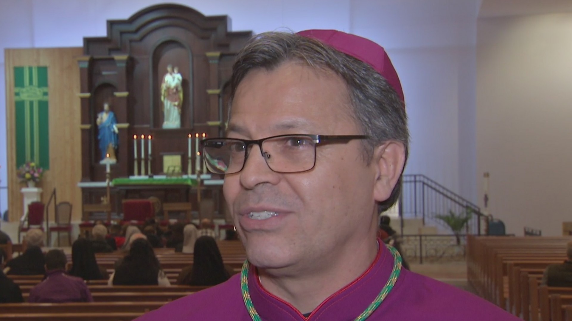 Papa Francisco nombra a un hispano como obispo coadjutor en EEUU | Video | Univision Chicago ...