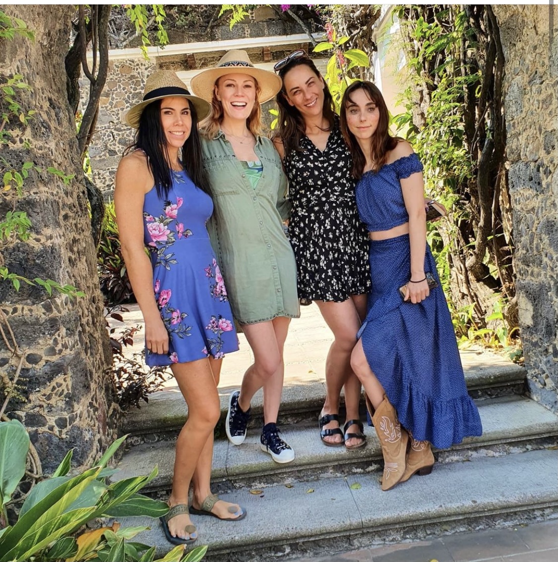 Las Netas Divinas levantan suspiros presumiendo cuerpos playeros desde ...