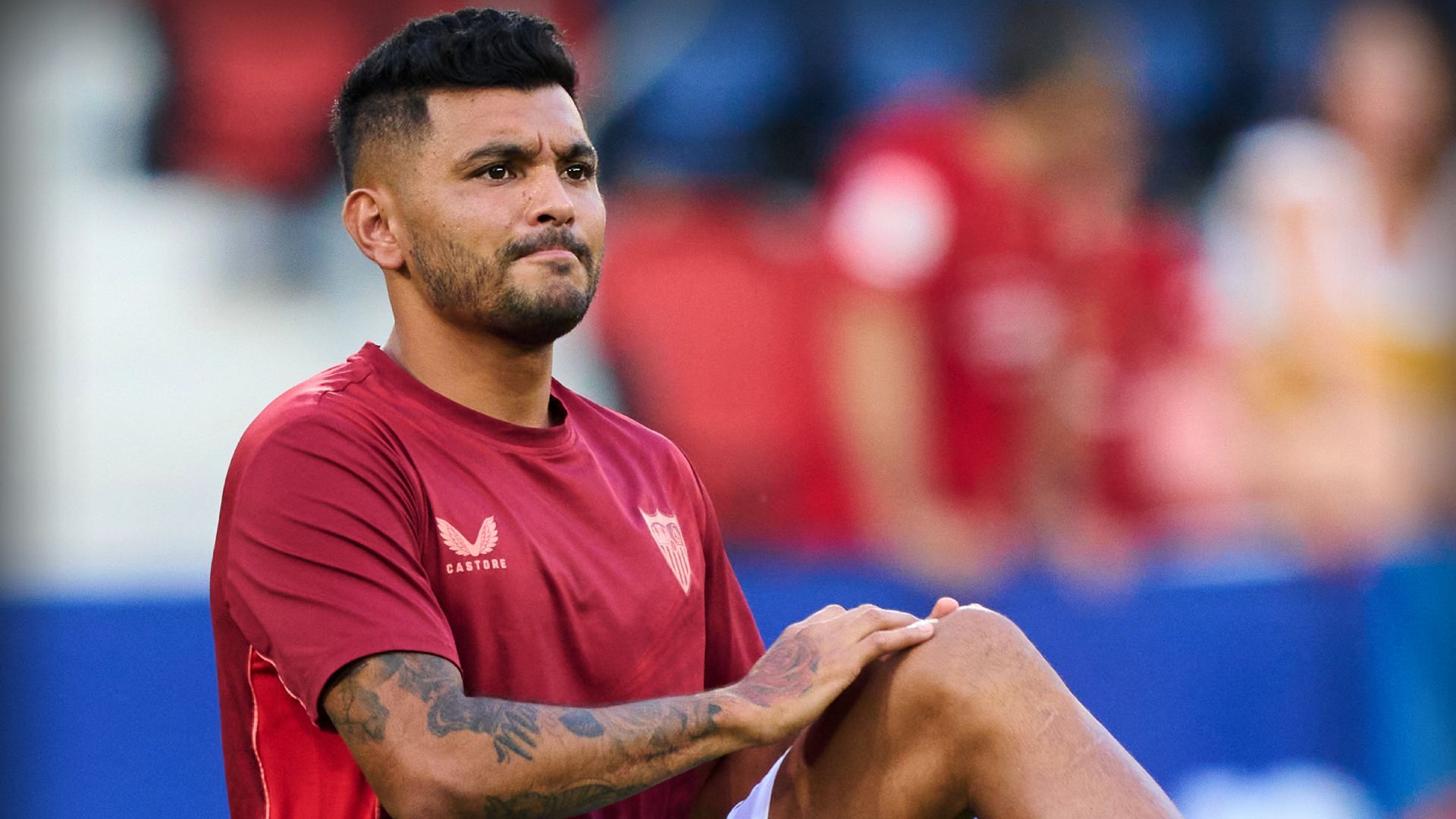 Tecatito se presenta al entrenamiento del Sevilla en muletas | Deportes ...