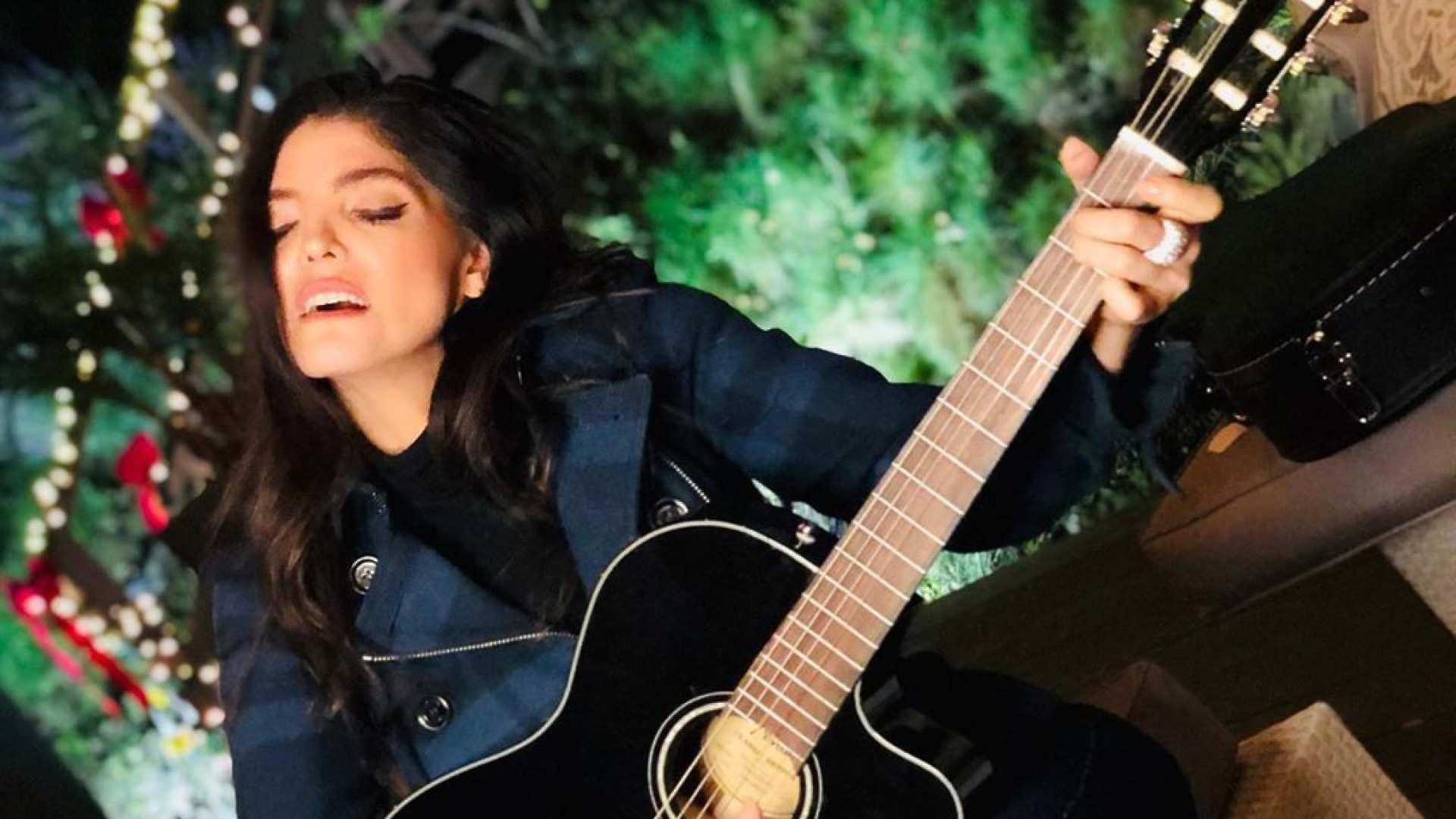 Ana Bárbara canta canción a su papá y lo conmueve hasta las lágrimas ...