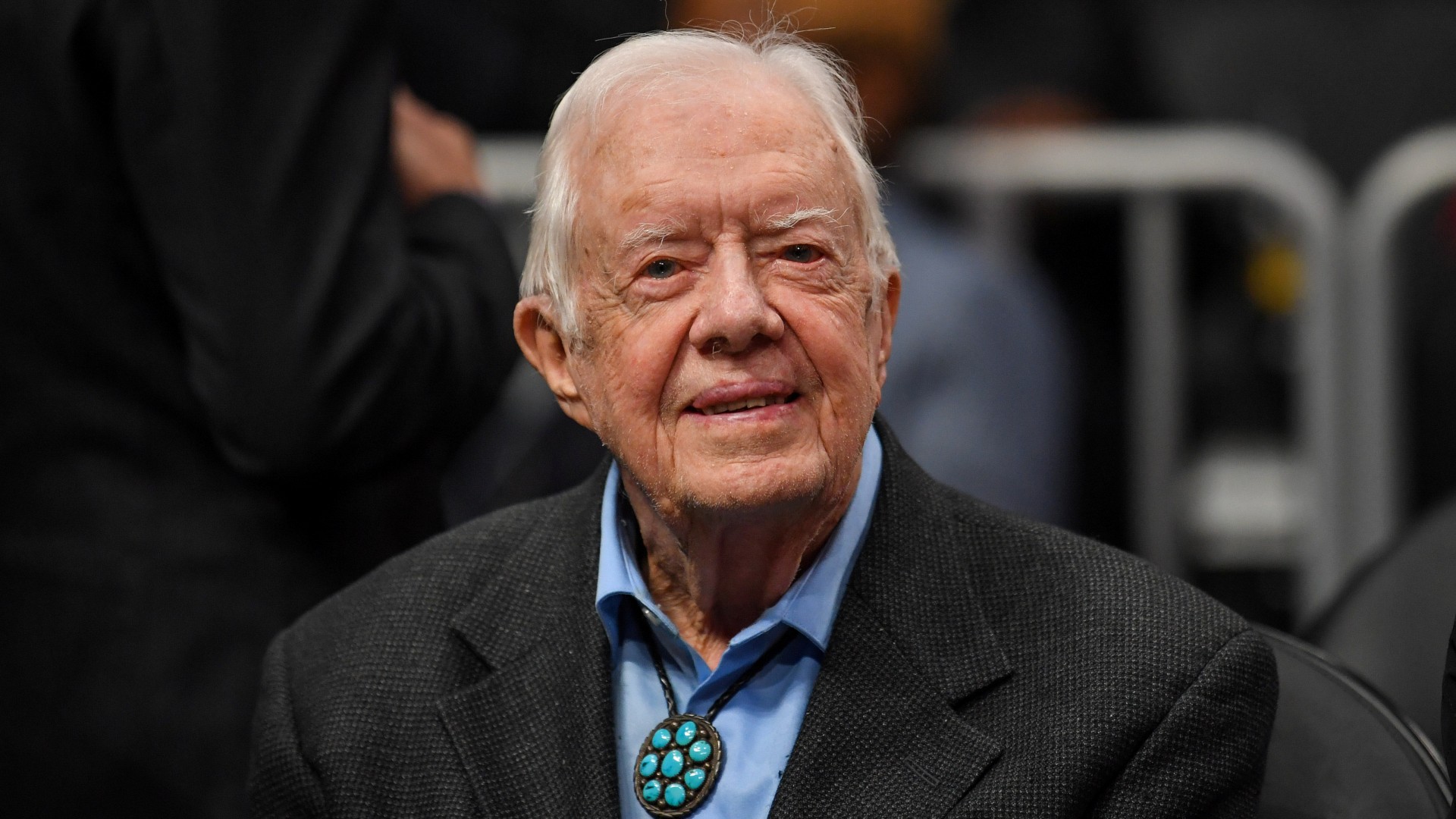 El expresidente Jimmy Carter se recupera en un hospital tras una ...