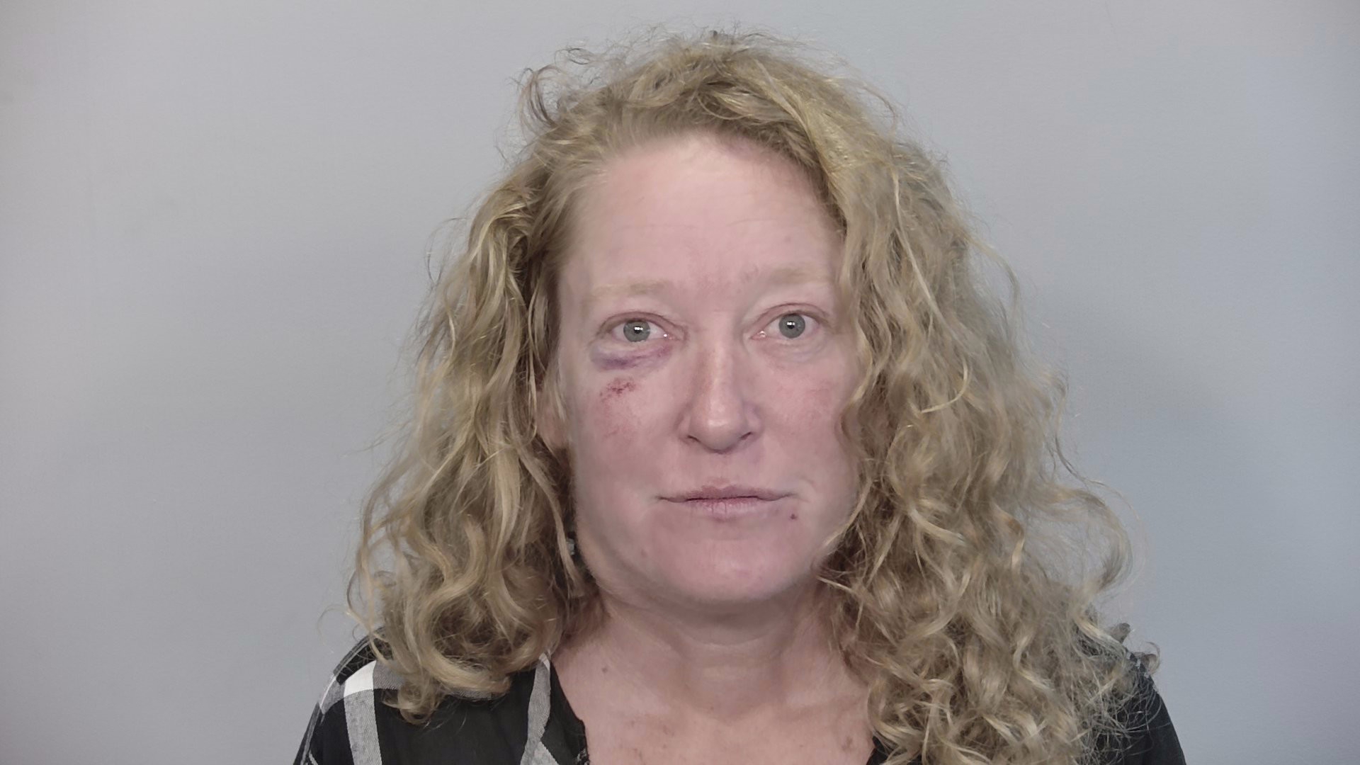 Melody McCarter de 42 años es acusada de prender fuego a las sábanas de ...