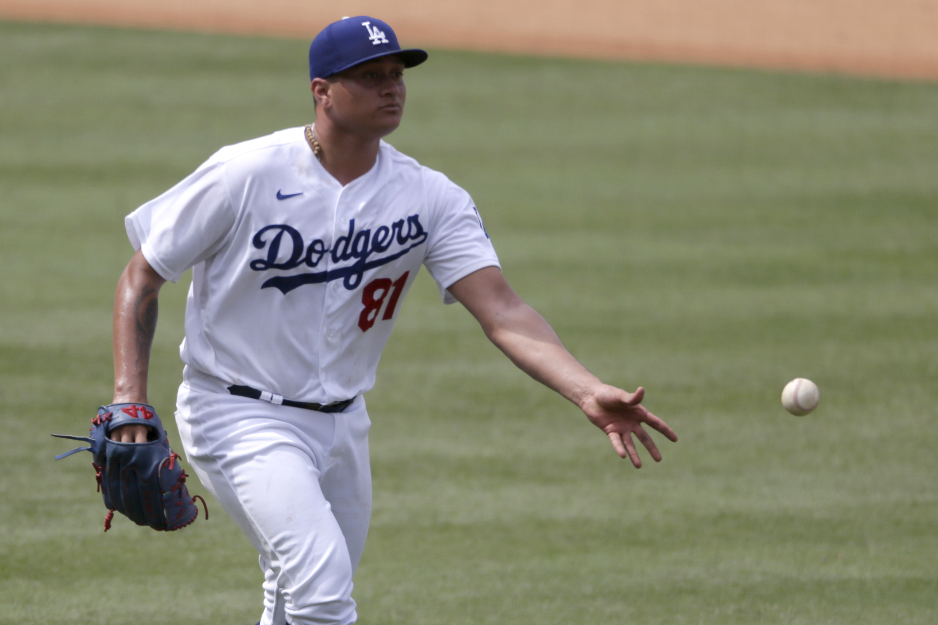 Mexicano Víctor González consigue primer triunfo en Grandes Ligas ...