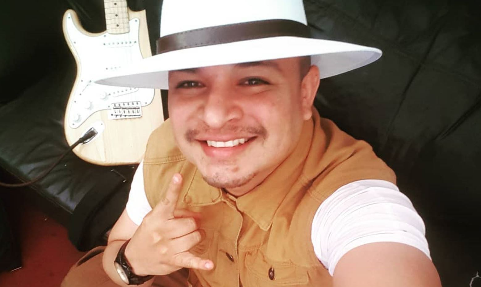 Ricky López, de Dezigual, ayuda a preparar unas papas con salchicha polaca | Shows La Parrilla ...