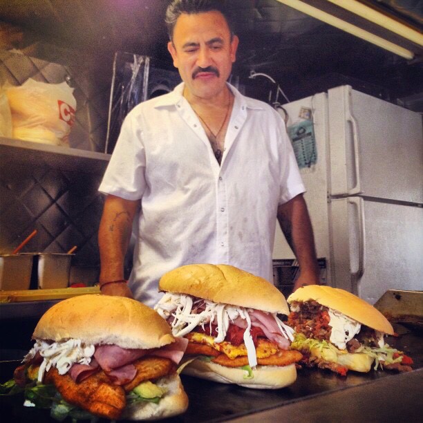 ¿Cómo no las vas a querer? Las tortas de Neza York | Delicioso | Univision