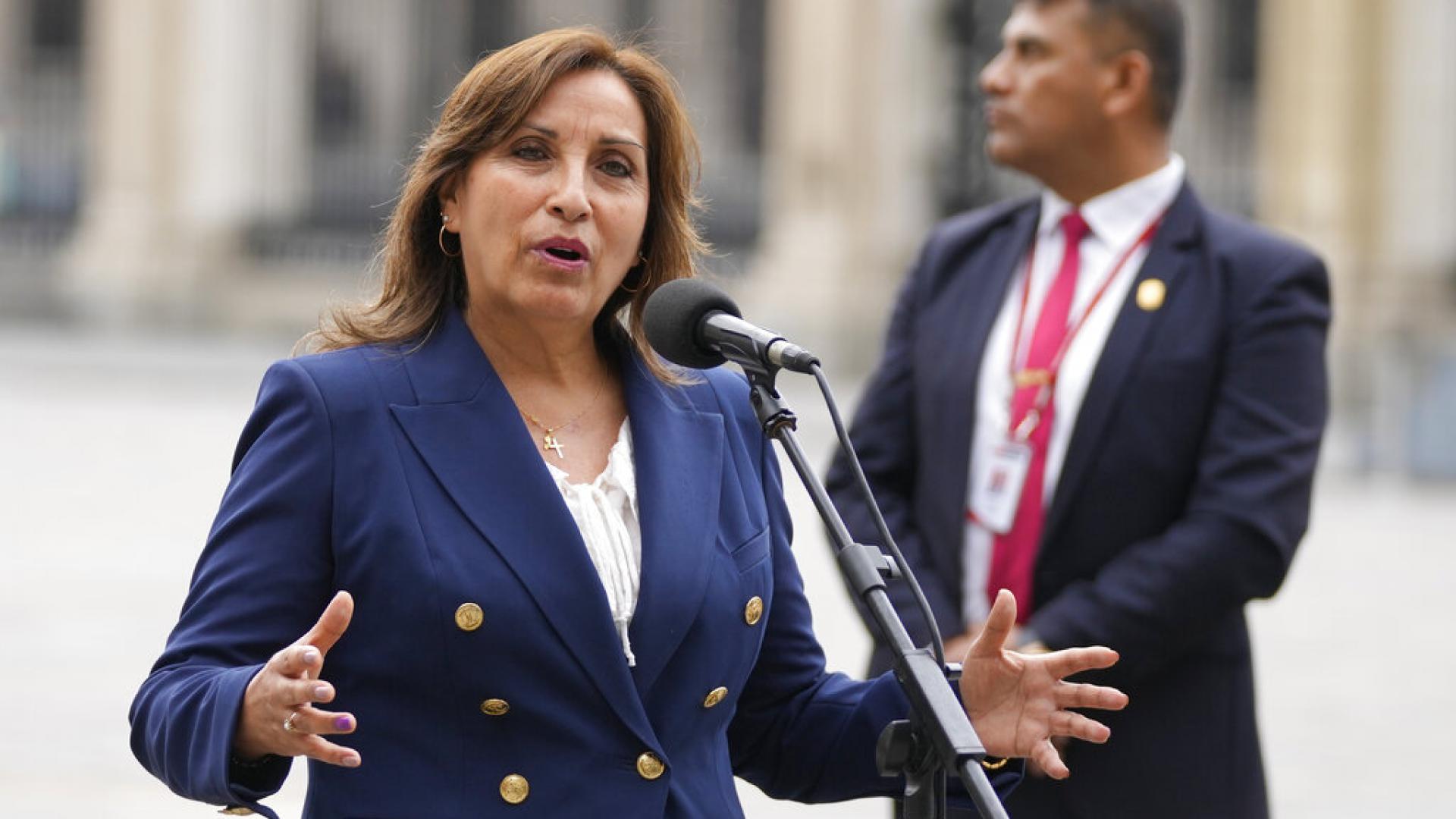 Presidenta de Perú anuncia que buscará adelantar las elecciones generales para abril del 2024 ...
