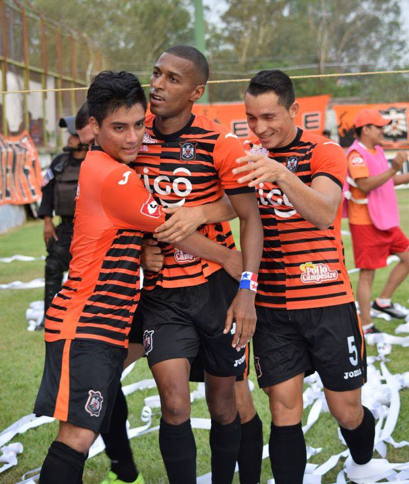 El Águila consigue victoria de último minuto sobre Alianza y acaricia ...