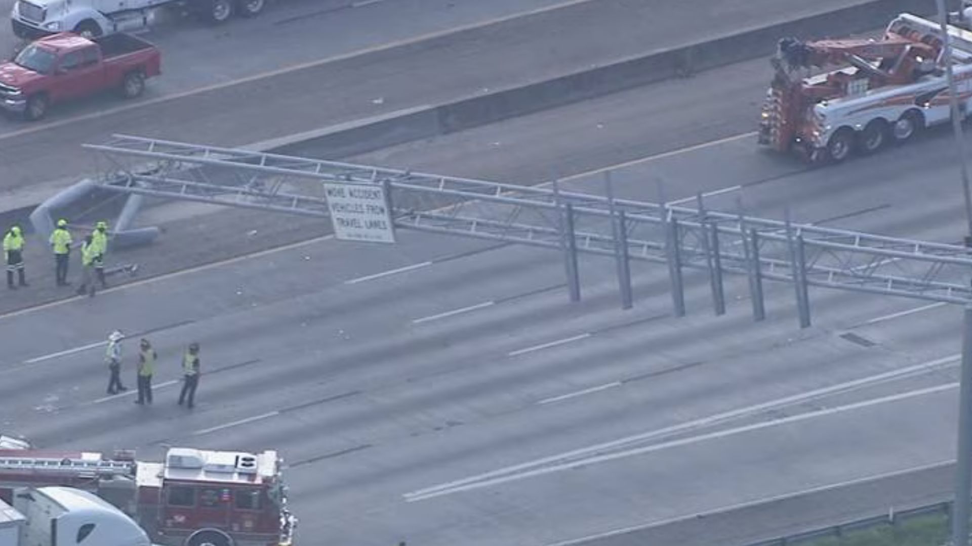 Andamios caídos provocan cierre de carriles de la I-75NB en el condado ...