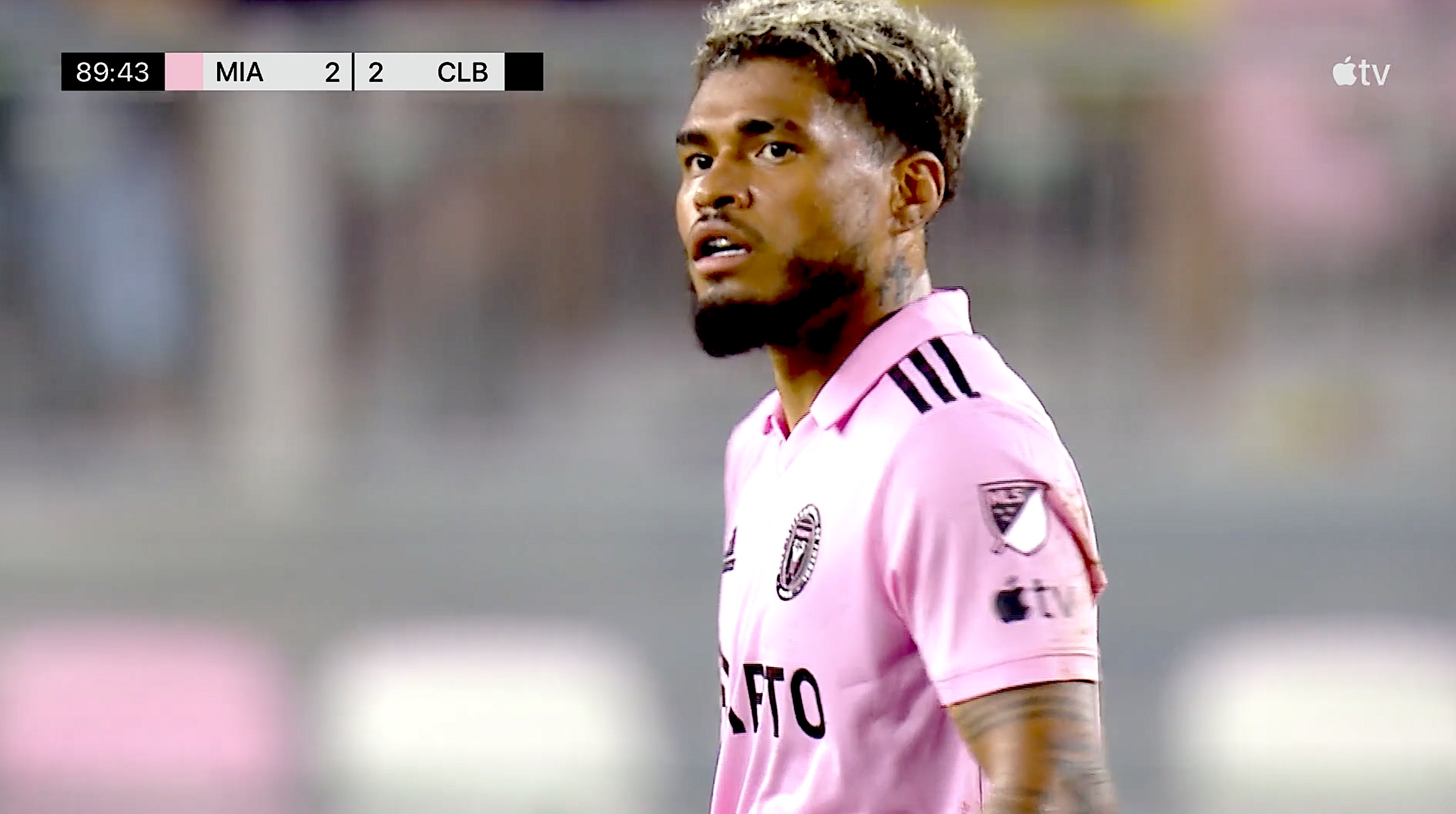 ¡Golazo de chilena! Josef Martínez firma el 2-2 al agónico minuto 90 | TUDN MLS | TUDN