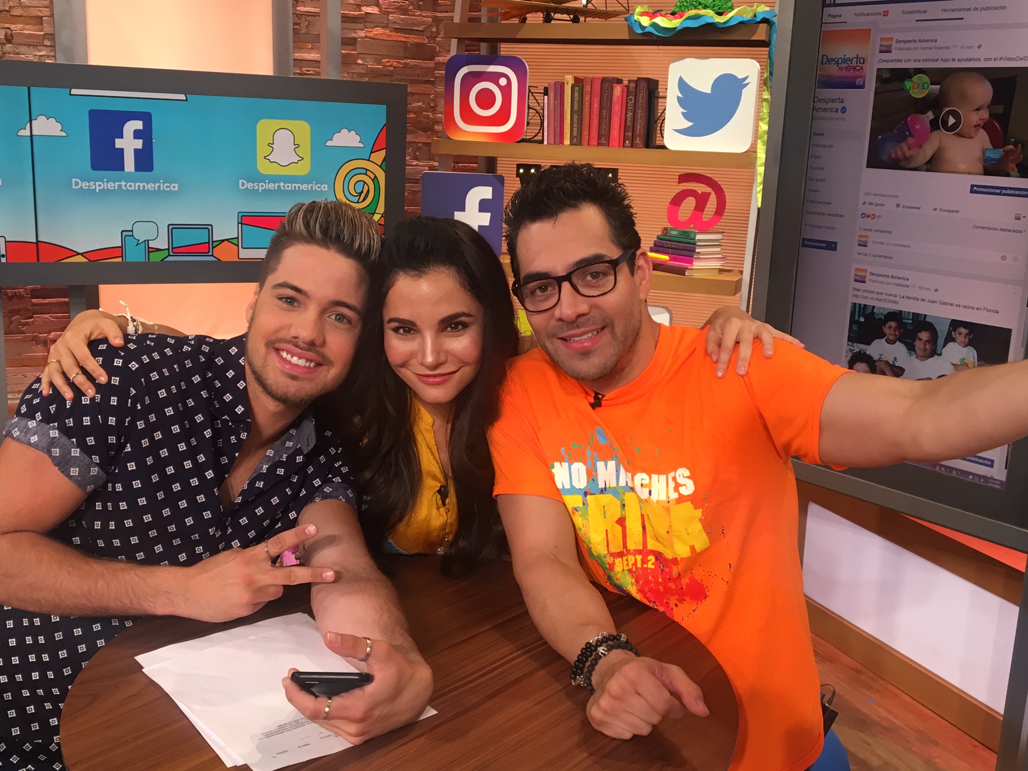 Despertamos cargados de diversión con los protagonistas de 'No Manches ...