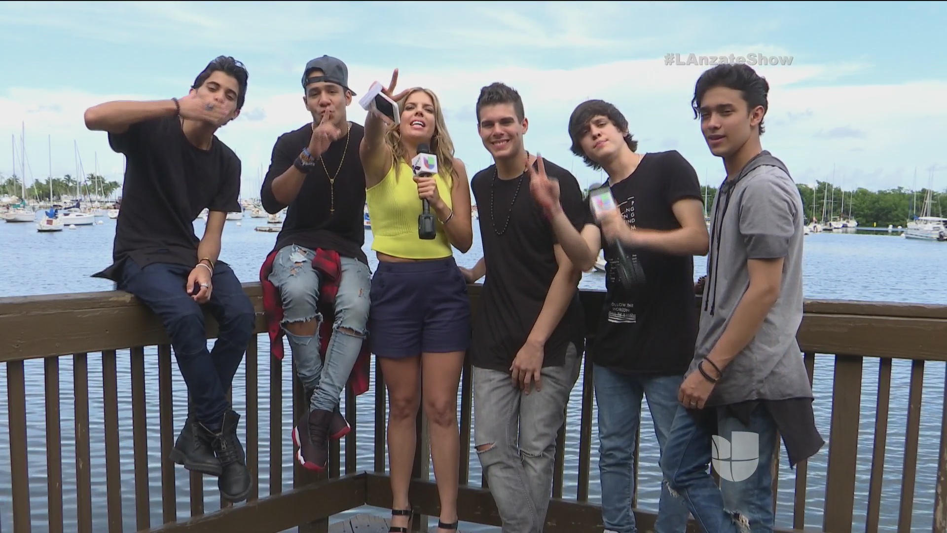 CNCO contestó las preguntas de sus fans | Shows Lánzate | Univision