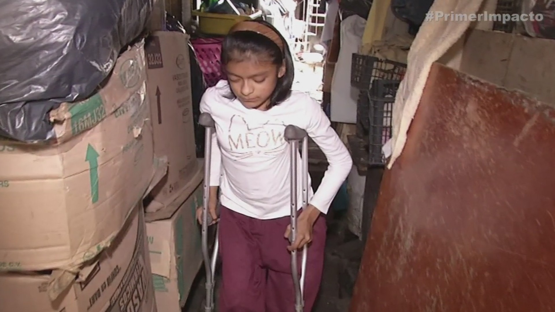 Pequeña niña lucha contra la enfermedad de los huesos de cristal ...